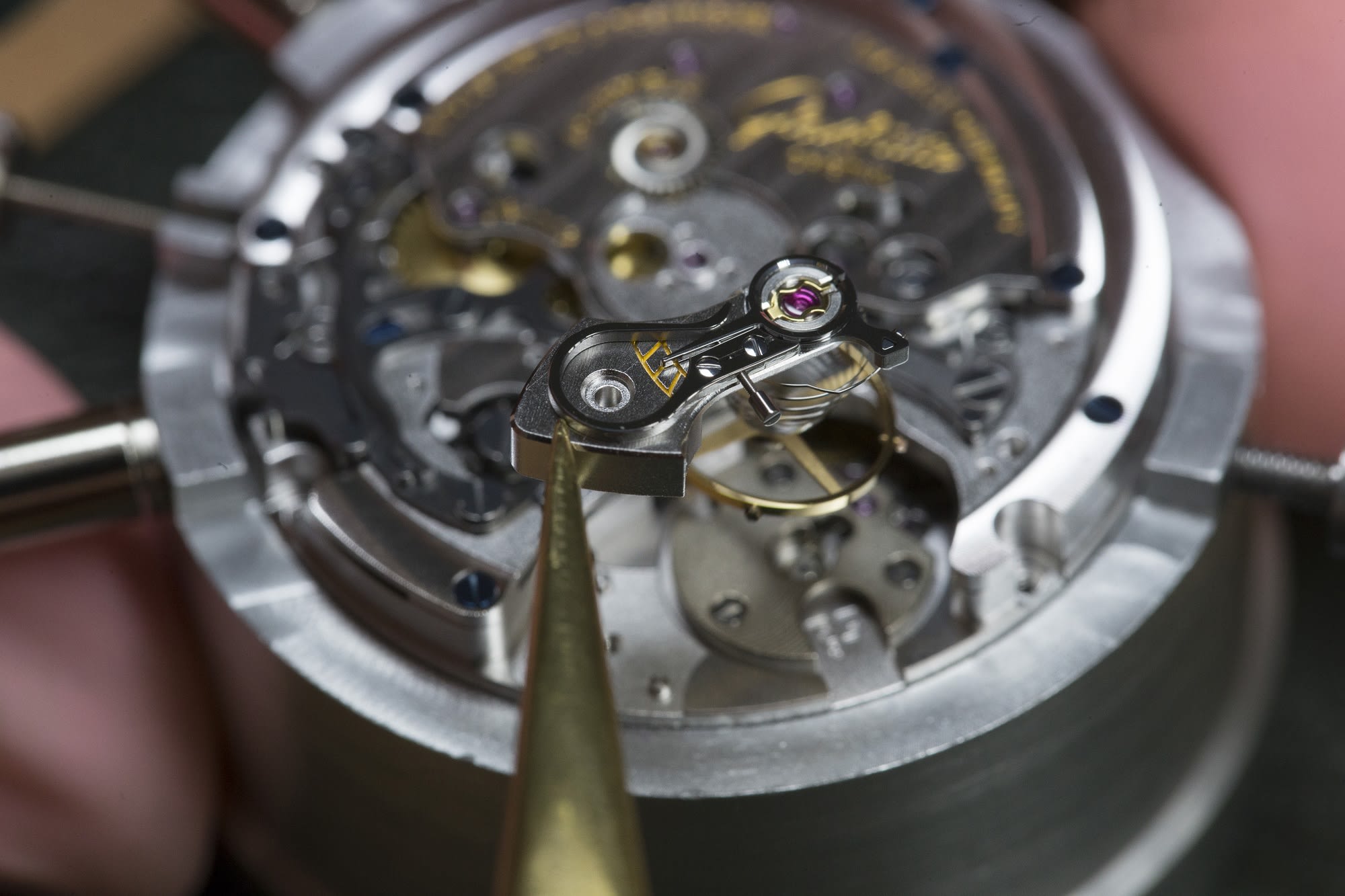 Watchmaker Live Wallpaper - 2000x1333 Wallpaper - teahub.io