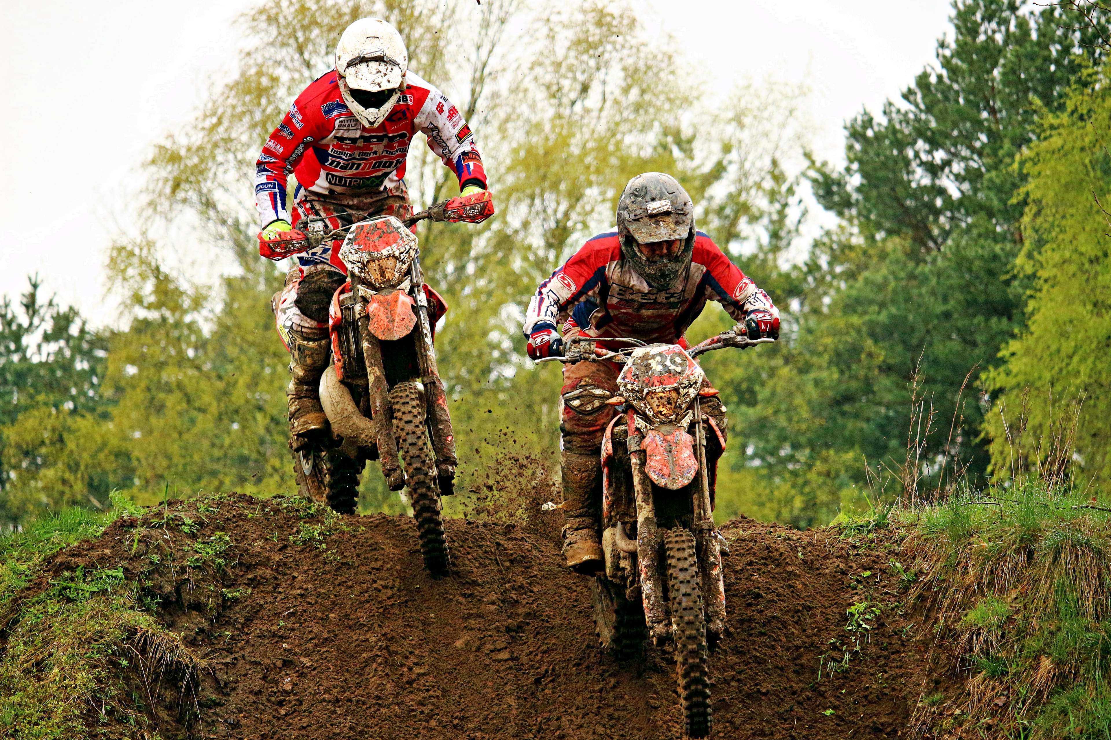 2 Dirt Bikes Racing - 3840x2560 Wallpaper - teahub.io