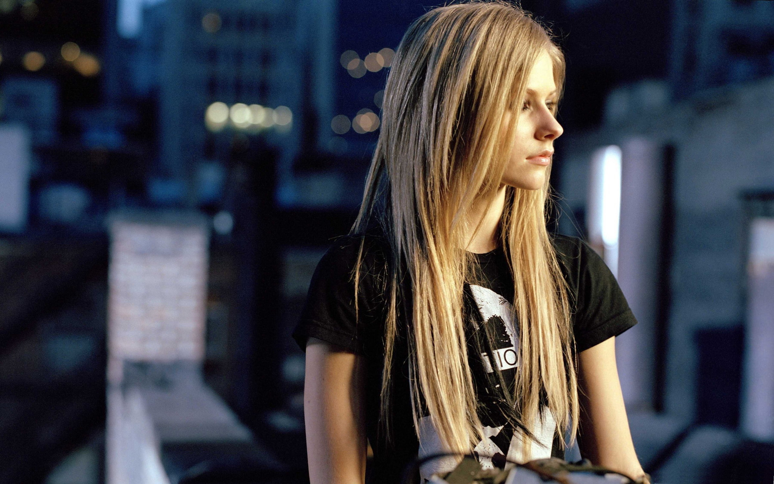 Avril Lavigne 2004 Style - 2560x1600 Wallpaper - teahub.io