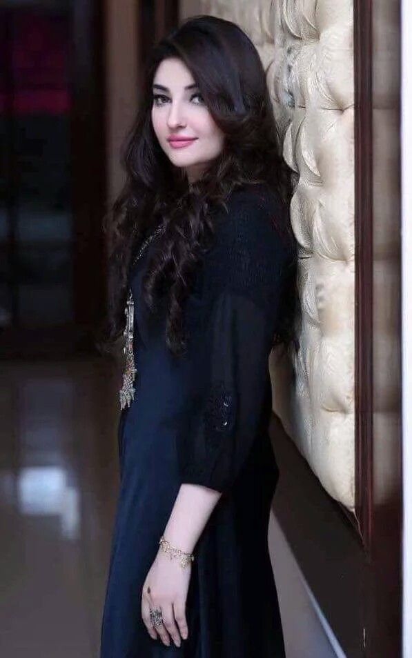 Beautiful Pakistani Singer Gul Panra In Black Dress - Full Hd Gul Panra ...