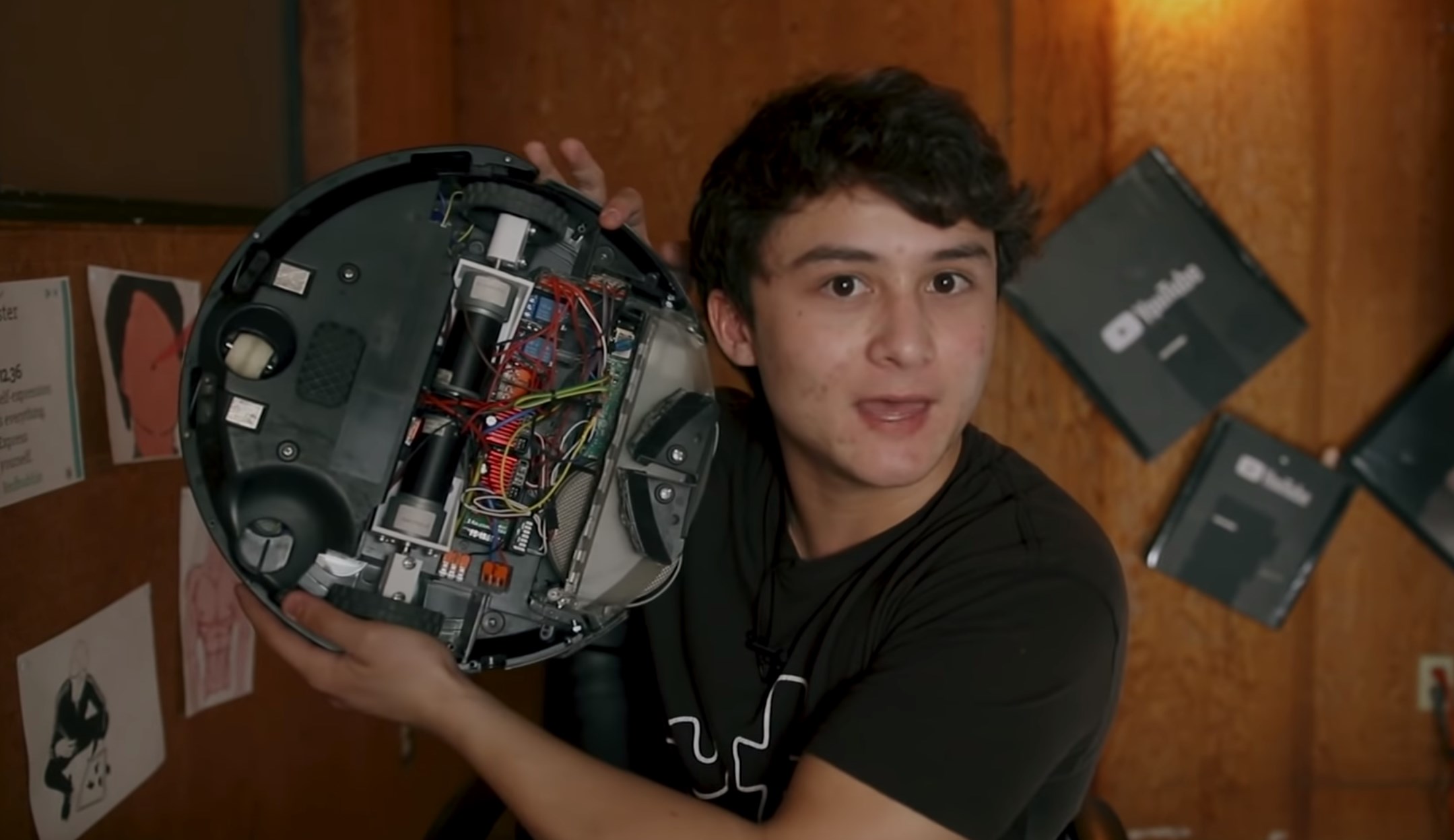 Michael Reeves Swearing Roomba - 2159x1247 Wallpaper - teahub.io