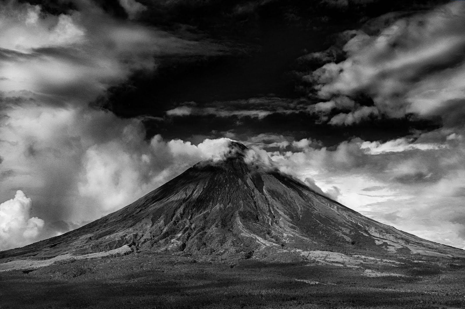 Thumbnail - Volcano Black And White - 1600x1066 Wallpaper - teahub.io
