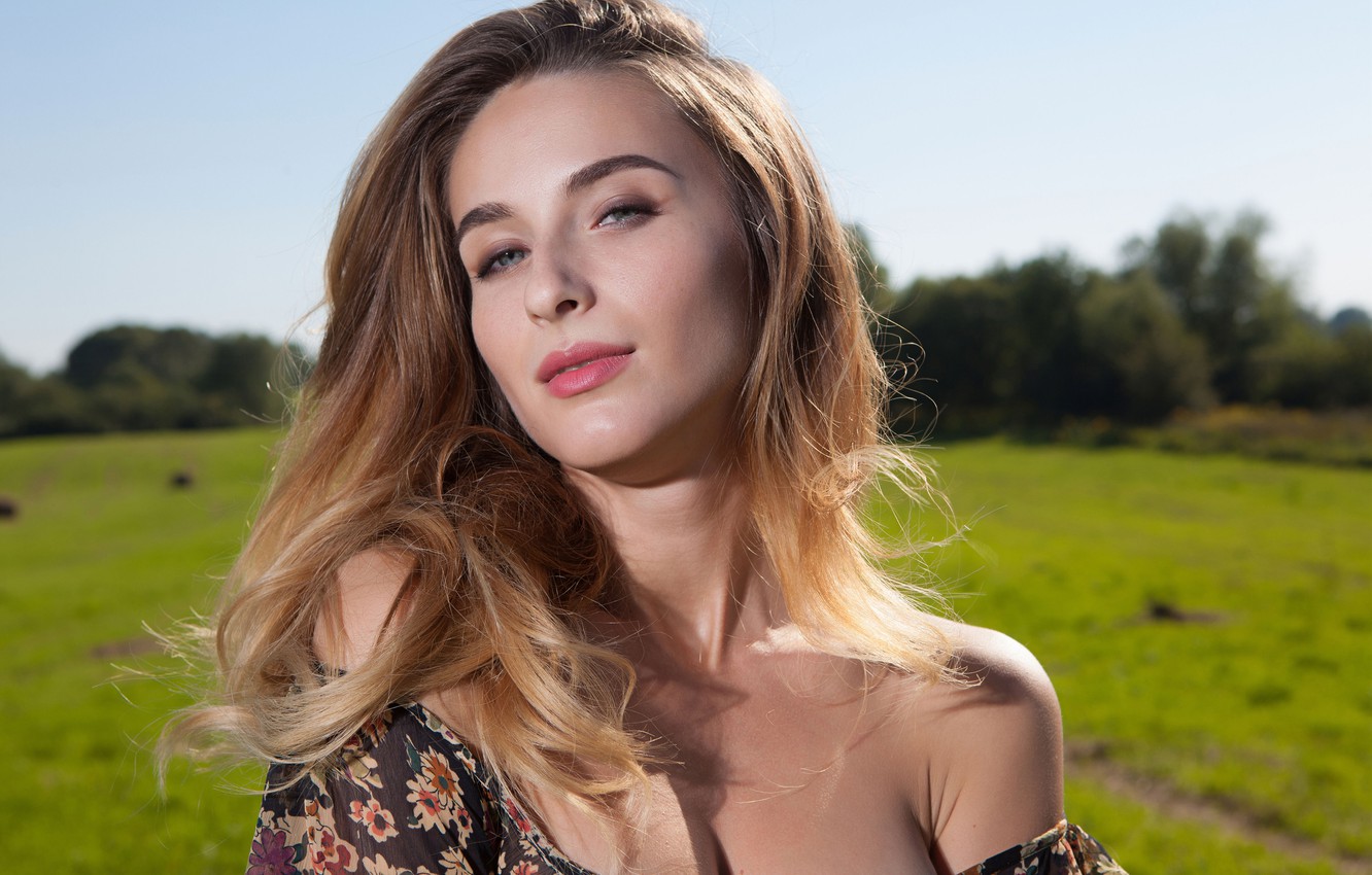 Photo Wallpaper Dress, Field, Model, Beauty, Face, - Cara Mell ...