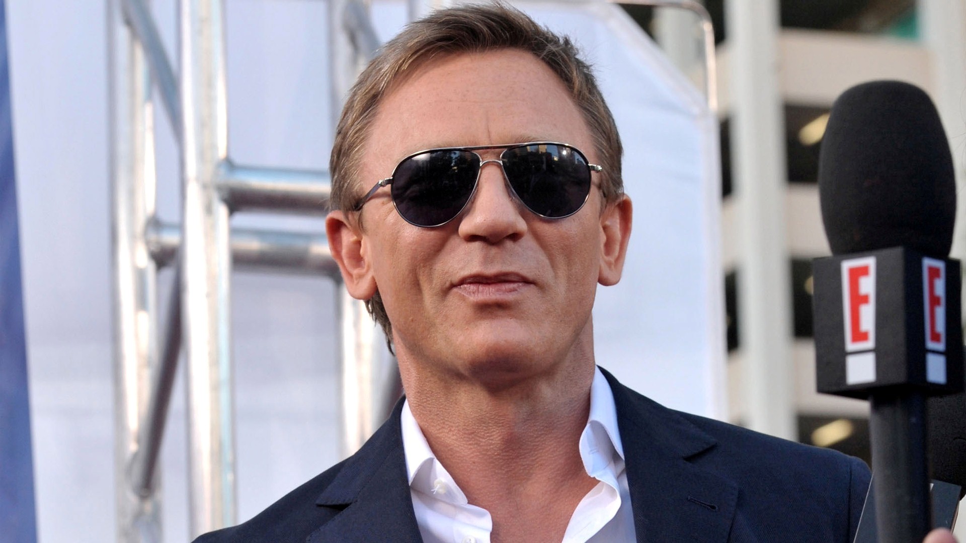 Daniel Craig In Goggles Famous Actor Hd Wallpaper - Daniel Craig Hd ...