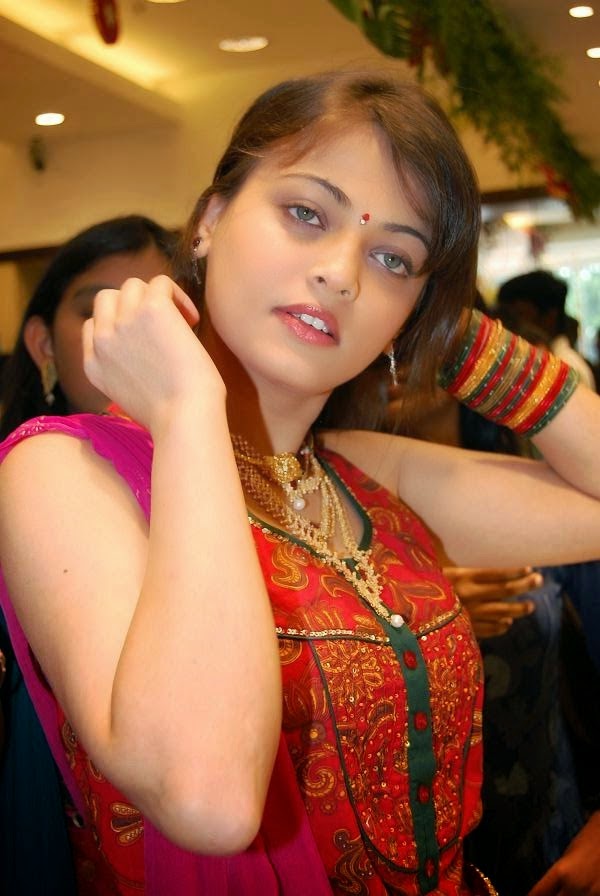 Sneha Ullal Full Hd - 600x896 Wallpaper - teahub.io