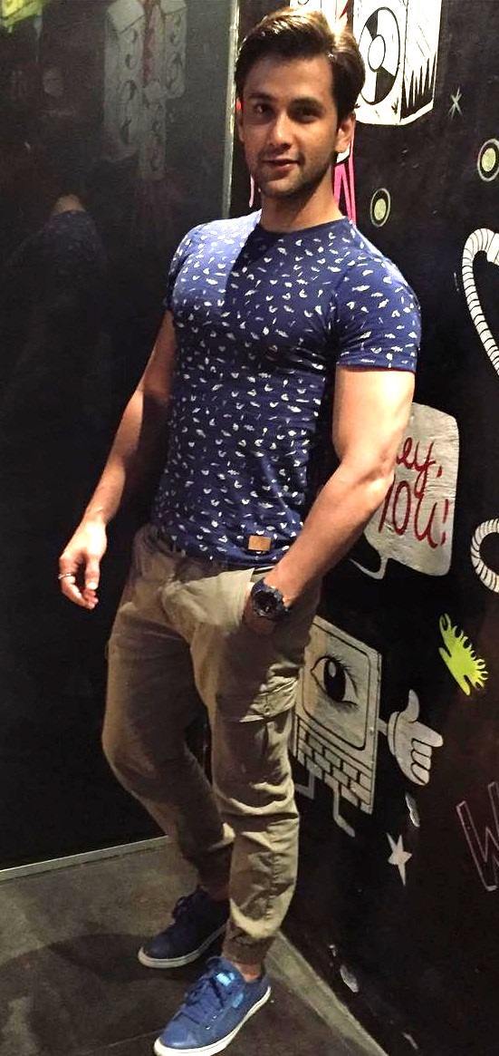 Sumit Bhardwaj Name - Photo Shoot - 551x1165 Wallpaper - teahub.io