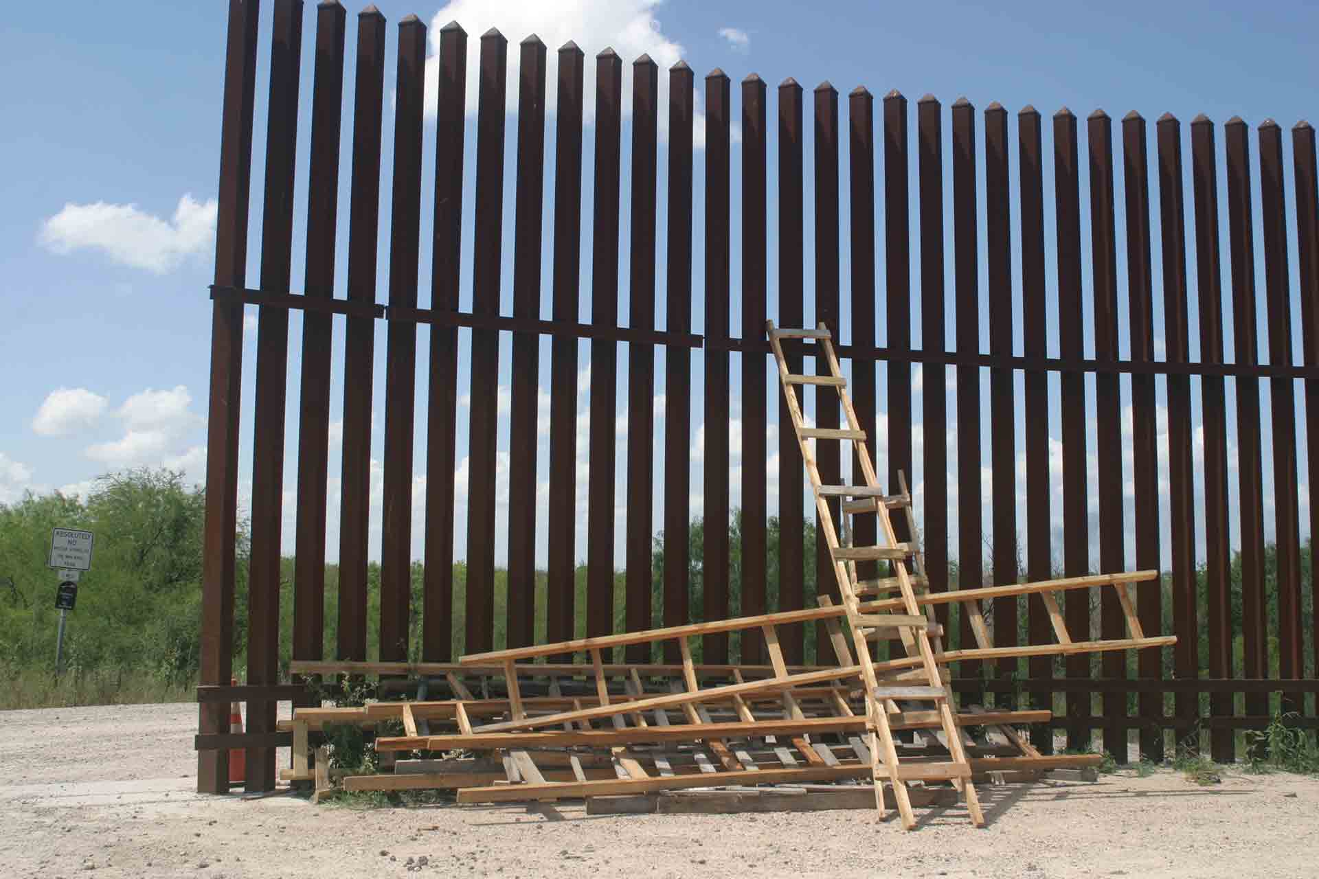 Ladder Over Border Wall - 1920x1280 Wallpaper - teahub.io