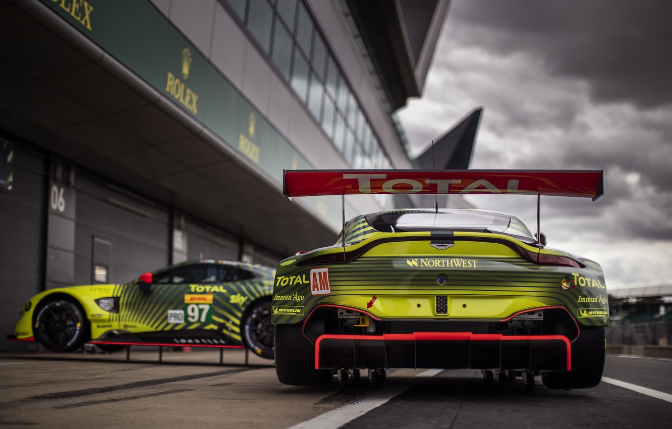 Photo Wallpaper Aston Martin, Aston Martin, Silverstone, - Aston Martin ...
