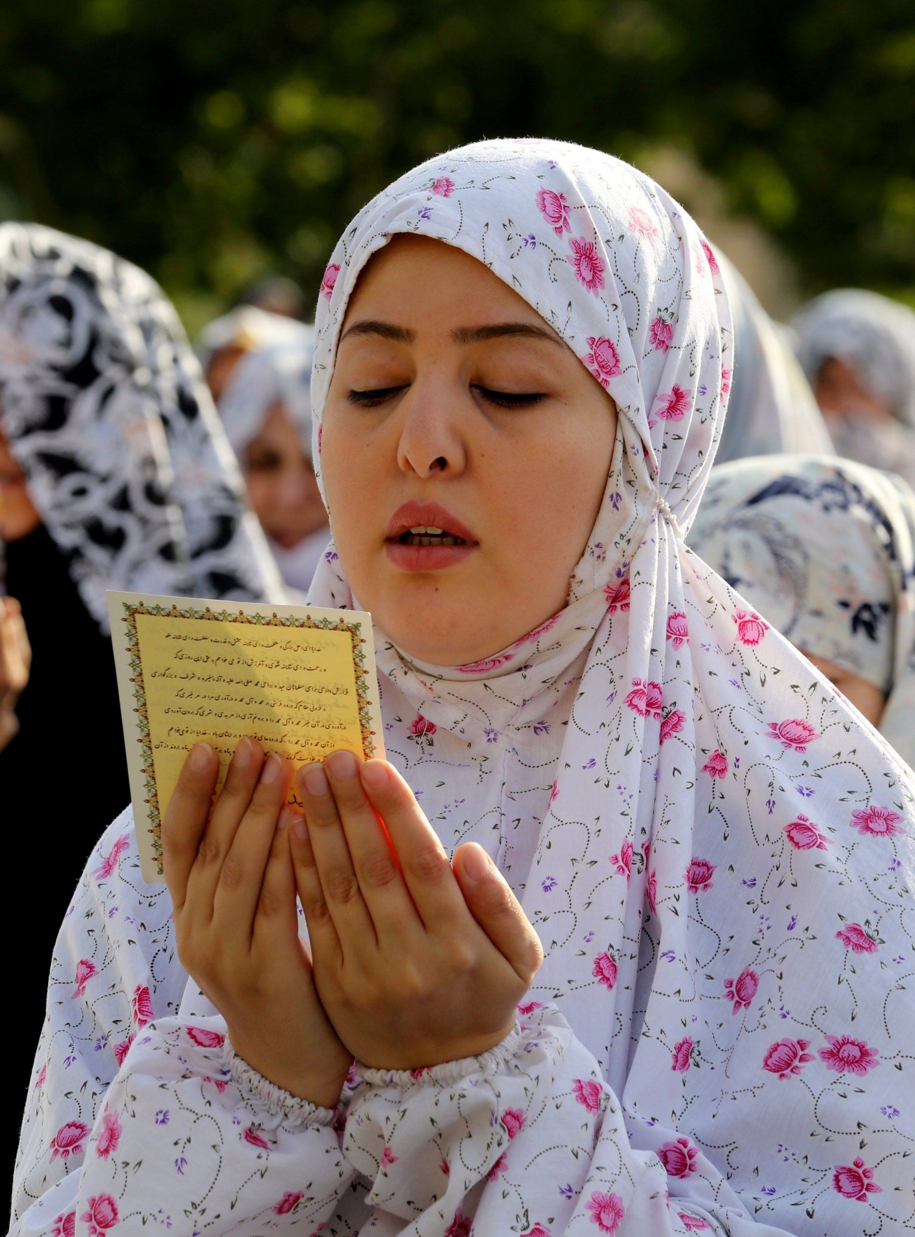 Girl Praying Namaz On Eid Ul Adha Images - Ramadan - 1849x2500 ...
