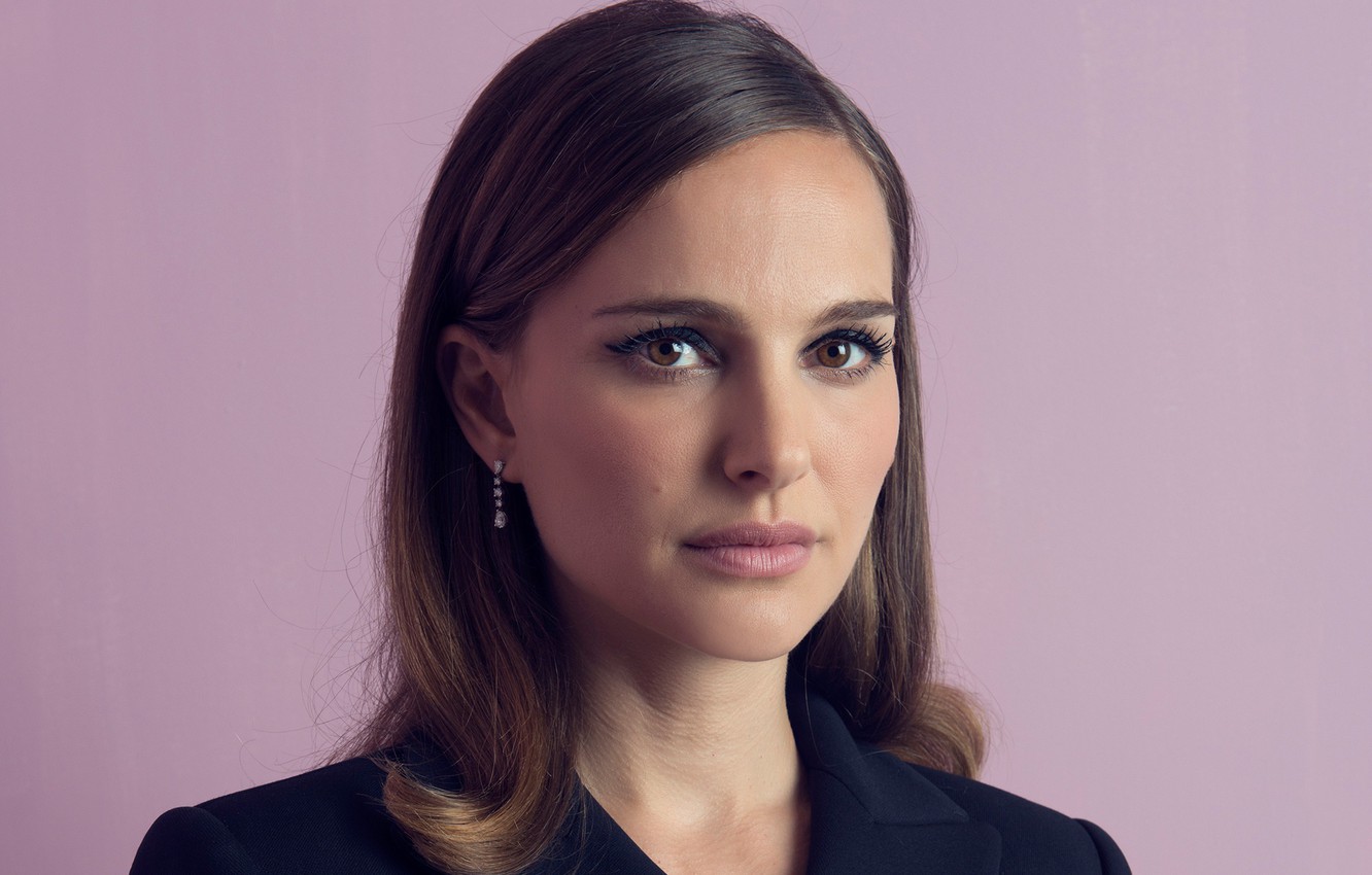 Photo Wallpaper Portrait, Natalie Portman, Pink Background - Natalie ...
