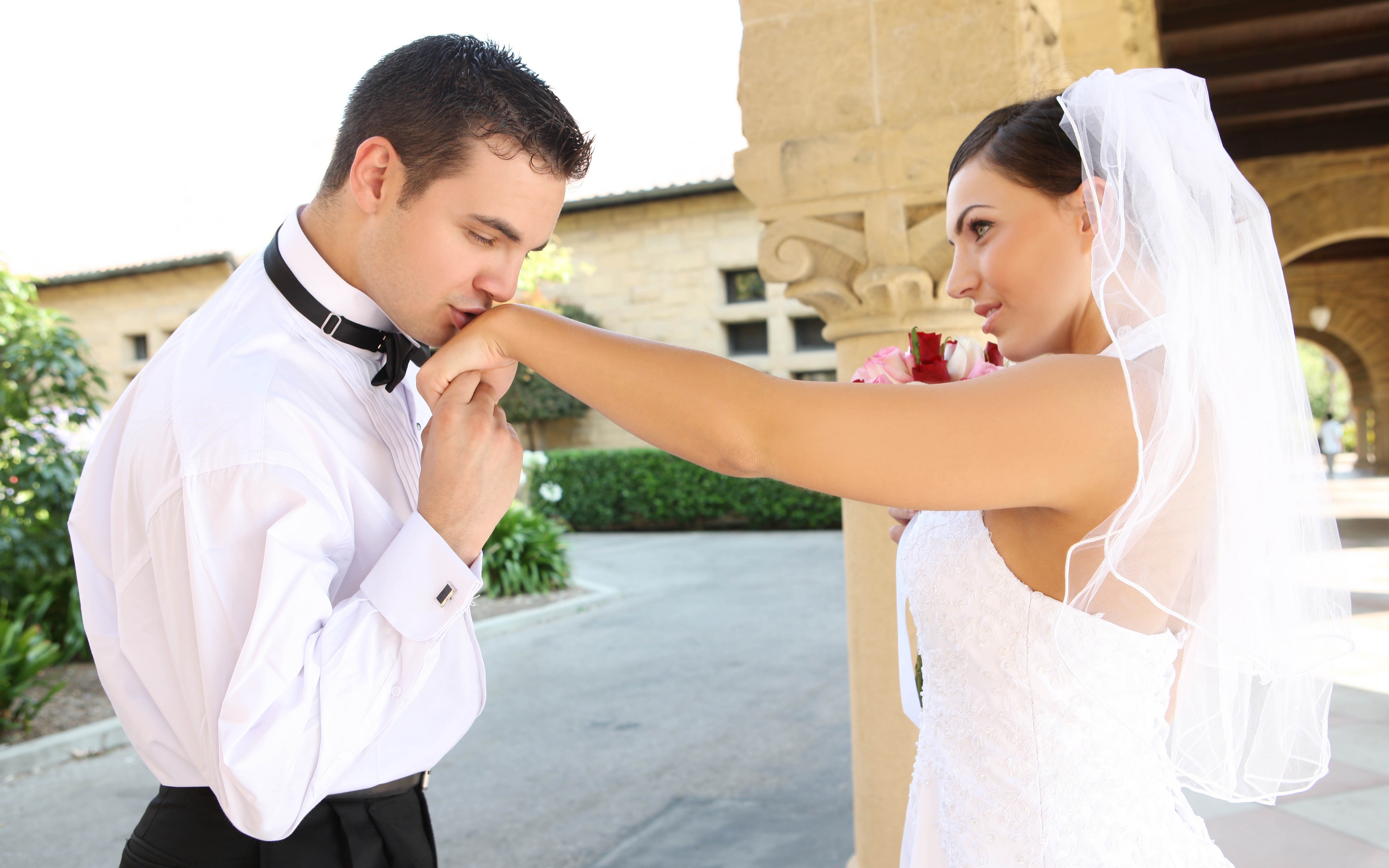 Wedding Kiss Wallpaper