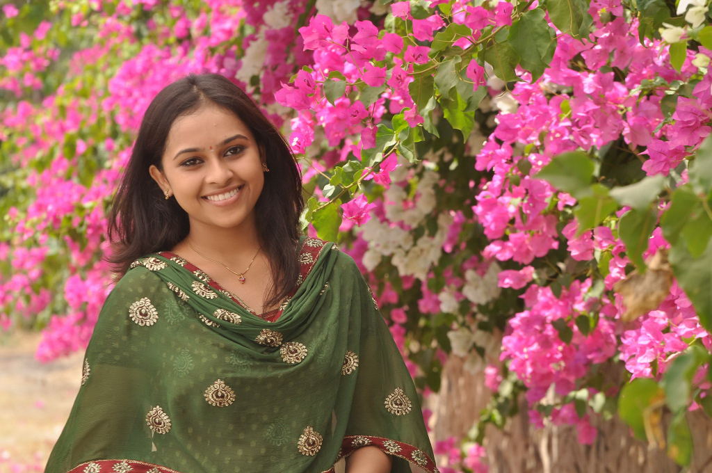 Sri Divya Cute Rare Hd - 1024x680 Wallpaper - teahub.io