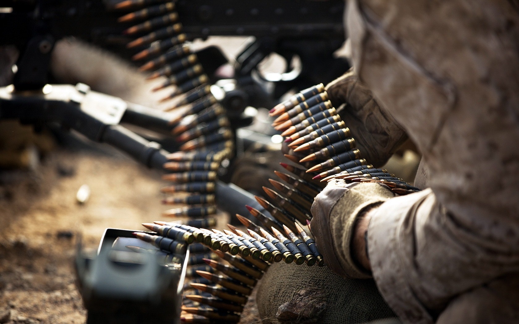 Bullets Reload In Machine Gun - Machine Gun Reload - 1680x1050 ...