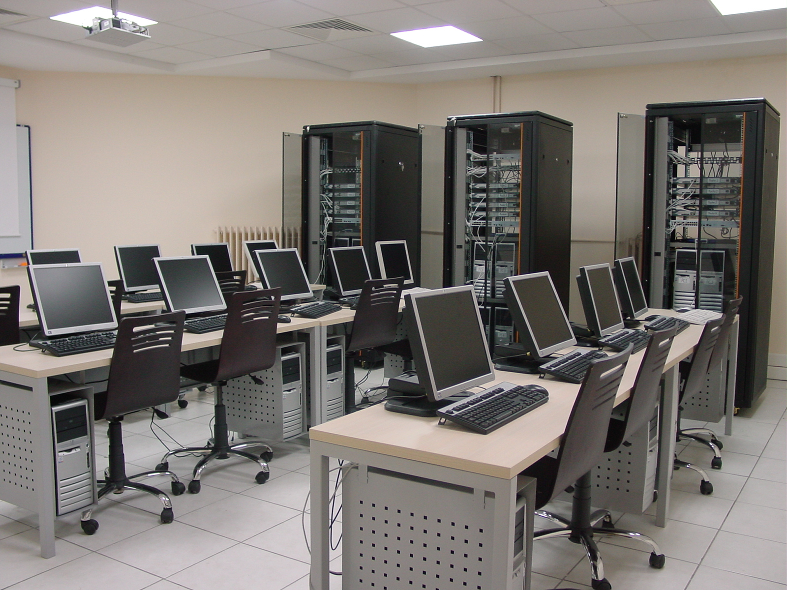 Network Lab Room Design - 1600x1200 Wallpaper - teahub.io