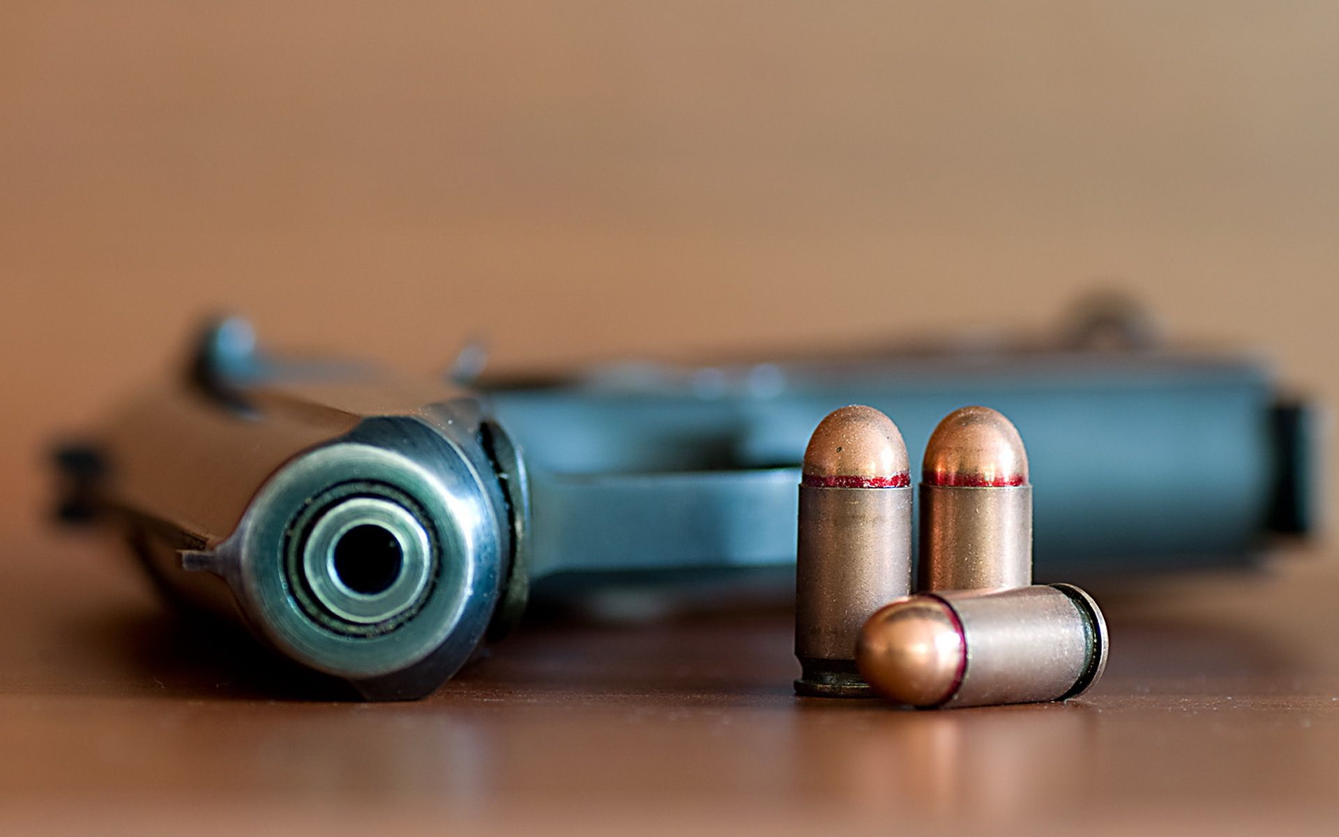 Gun 32 Wallpaper - Hd Wallpaper Guns Bullet - 1920x1200 Wallpaper ...