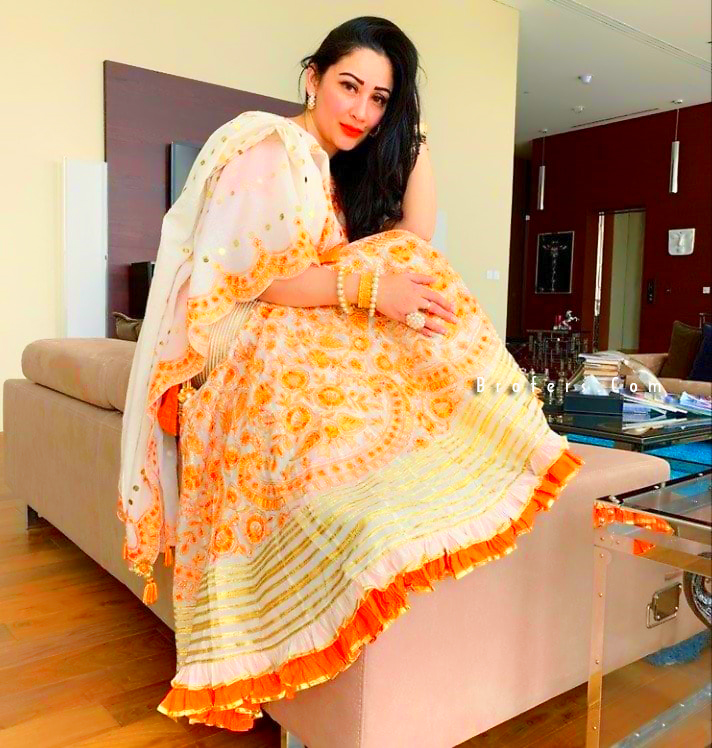 Manyata Dutt Age - 712x748 Wallpaper - teahub.io