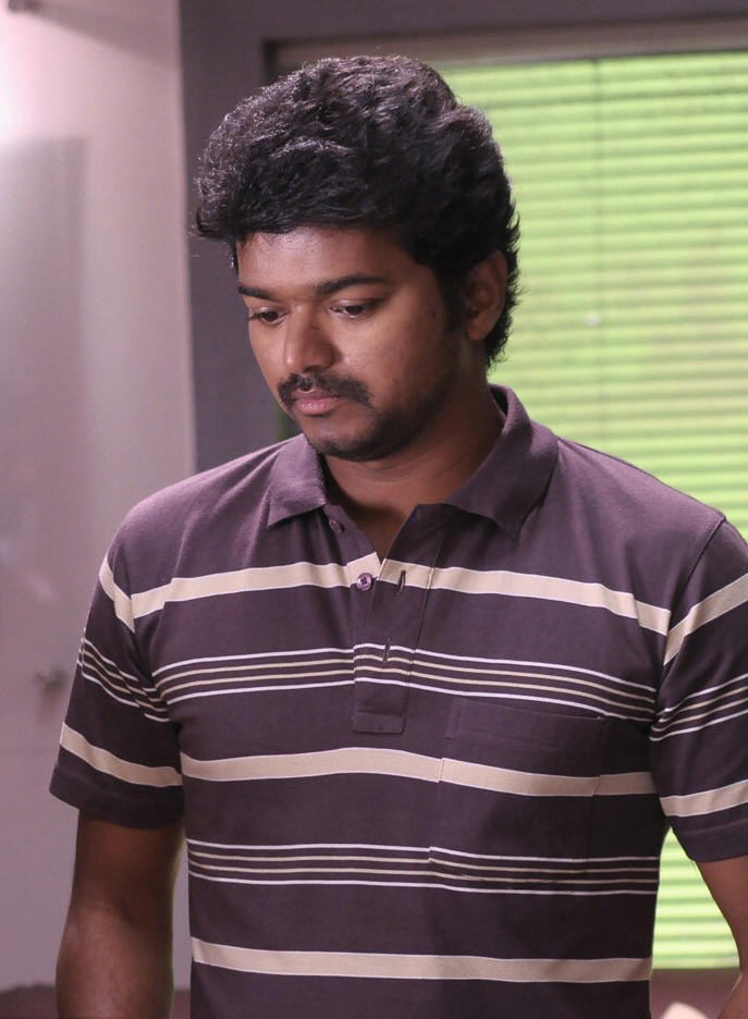 Vijay Stills In Velayutham - 687x936 Wallpaper - teahub.io