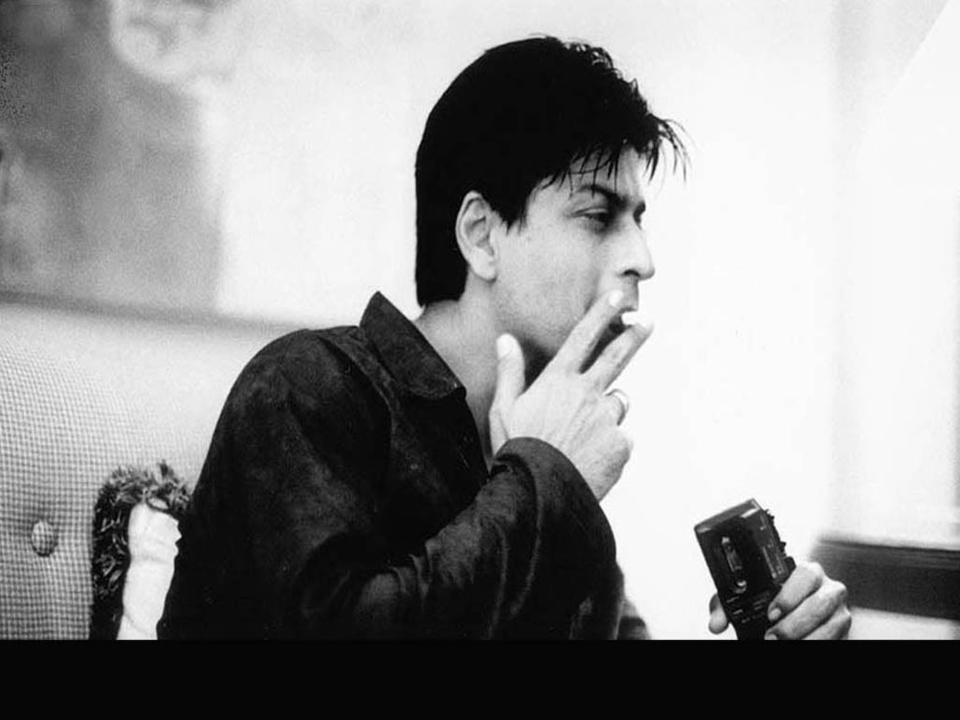 Shahrukh Khan Smoking Scene - 960x720 Wallpaper - teahub.io