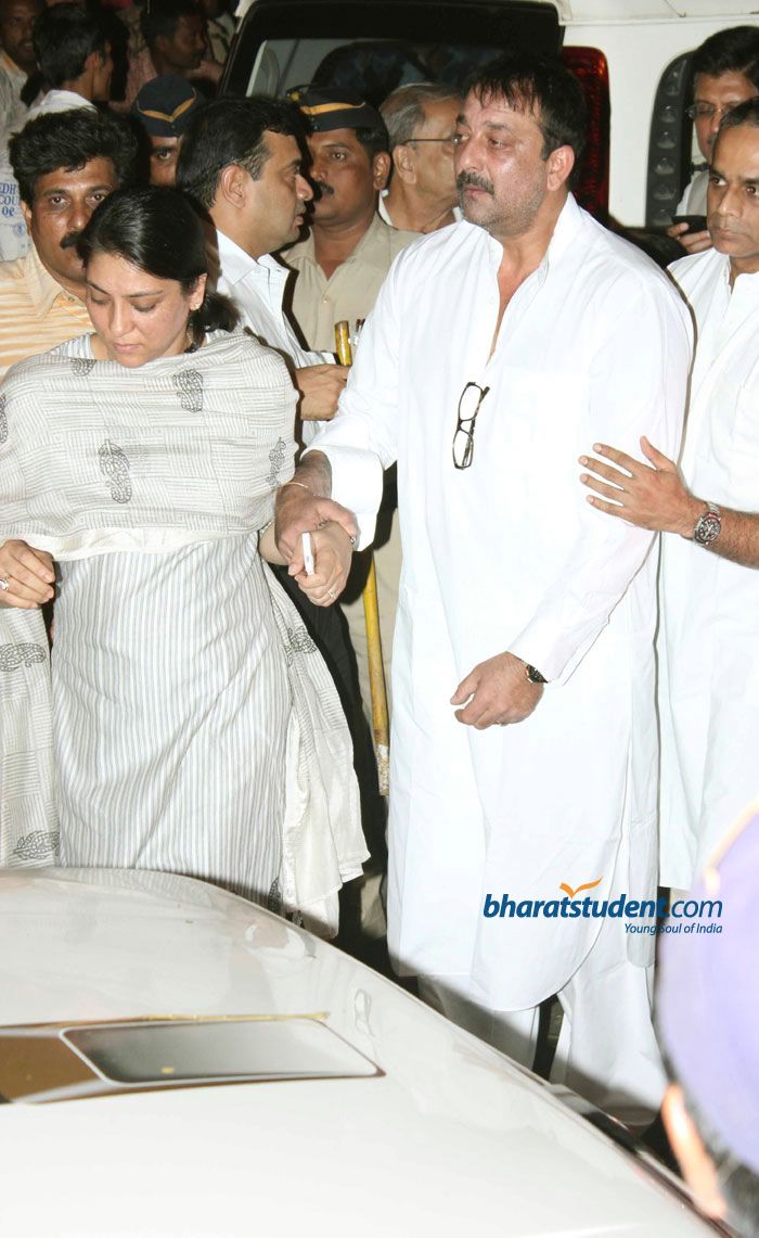 Priya Dutt, Sanjay Dutt - Bala Saheb Thackeray Young - 700x1141 Wallpaper - teahub.io