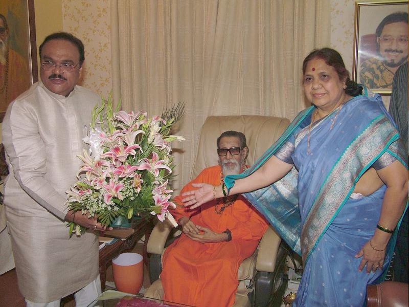 Ncp Leader Chhagan Bhujbal Meets Shiv Sena Chief Balasaheb - Chhagan Bhujbal Bal Thackeray ...