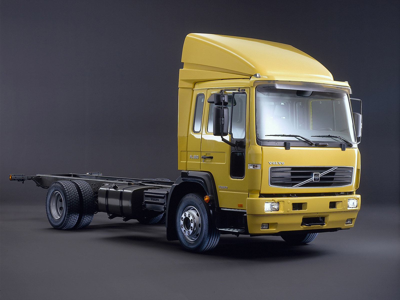 Volvo Fl 250 Small Truck - 1600x1200 Wallpaper - teahub.io