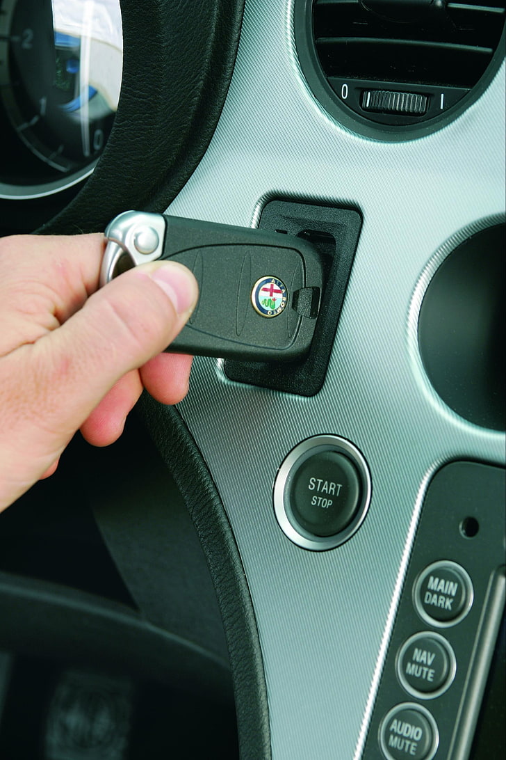 Alfa Romeo 159 Key - 728x1092 Wallpaper - teahub.io