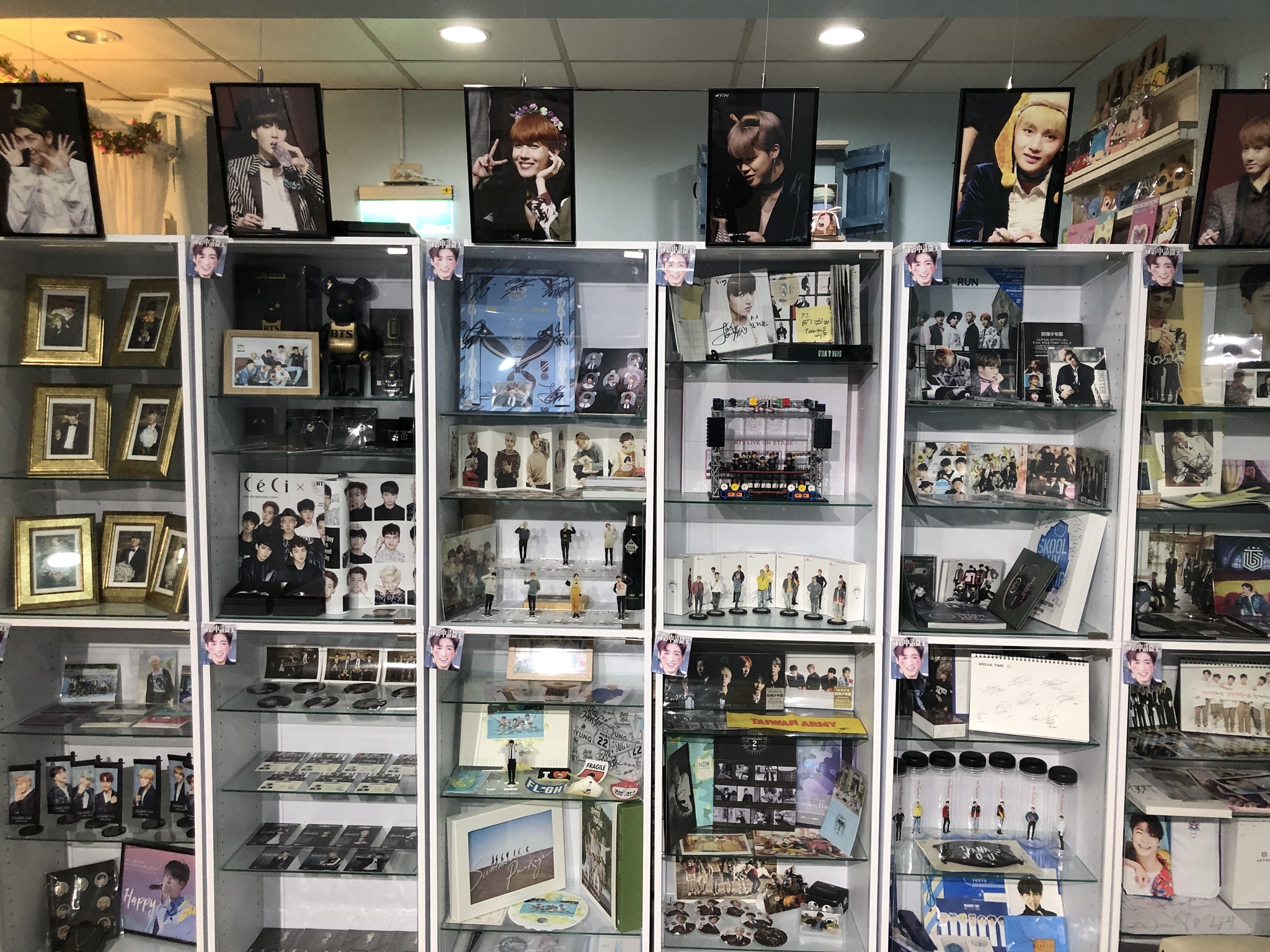 Display Case - 2048x1536 Wallpaper - teahub.io