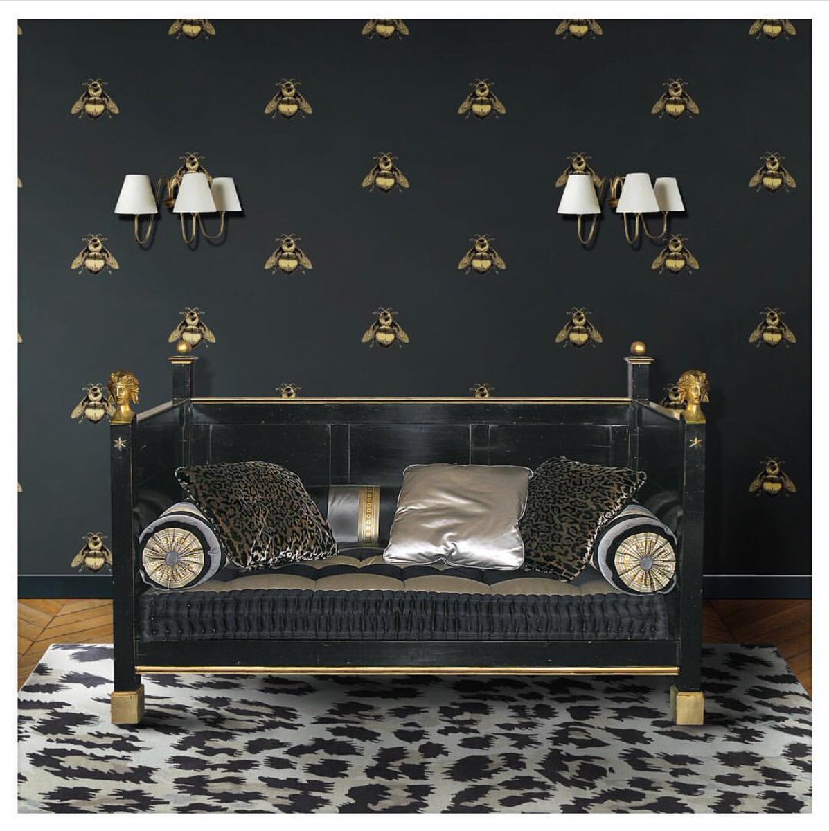 Timorous Beasties Bee - 1197x1200 Wallpaper - teahub.io