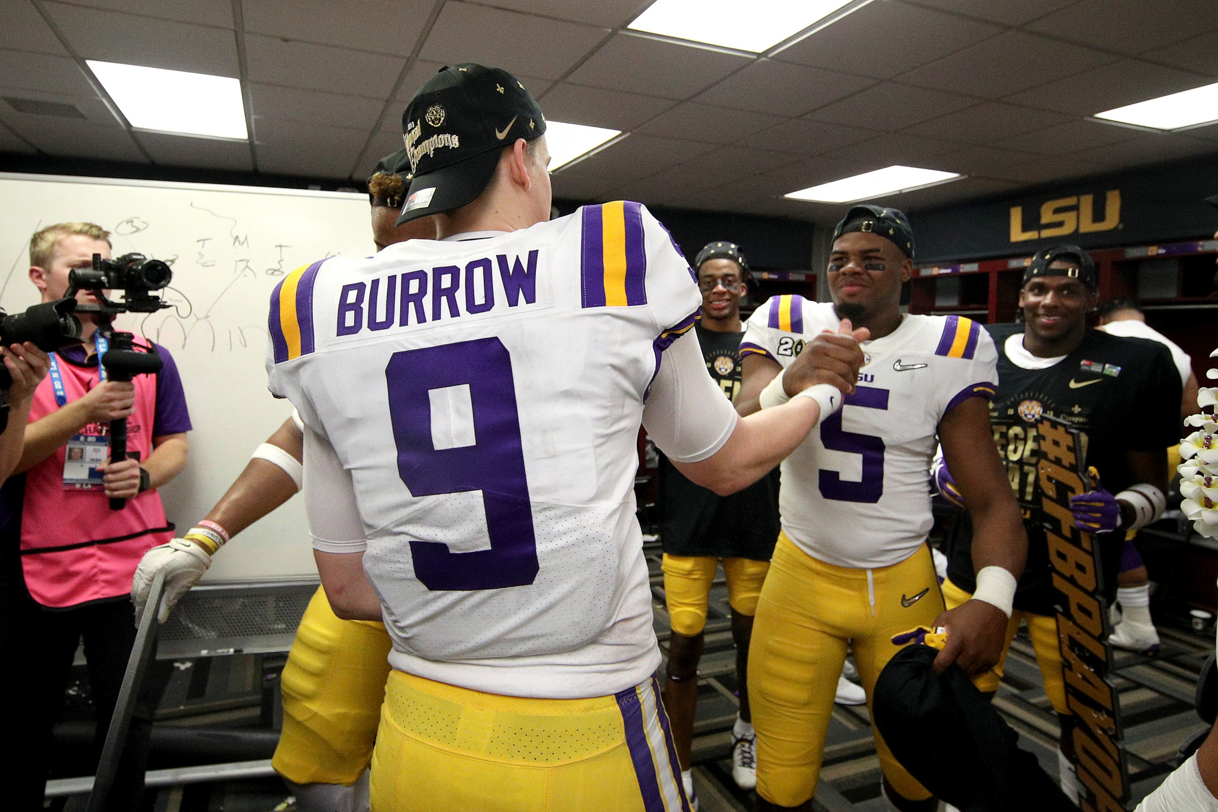 Joe Burrow, Lsu Tigers - Joe Burrow Smoking The Cigar - 2500x1667 ...