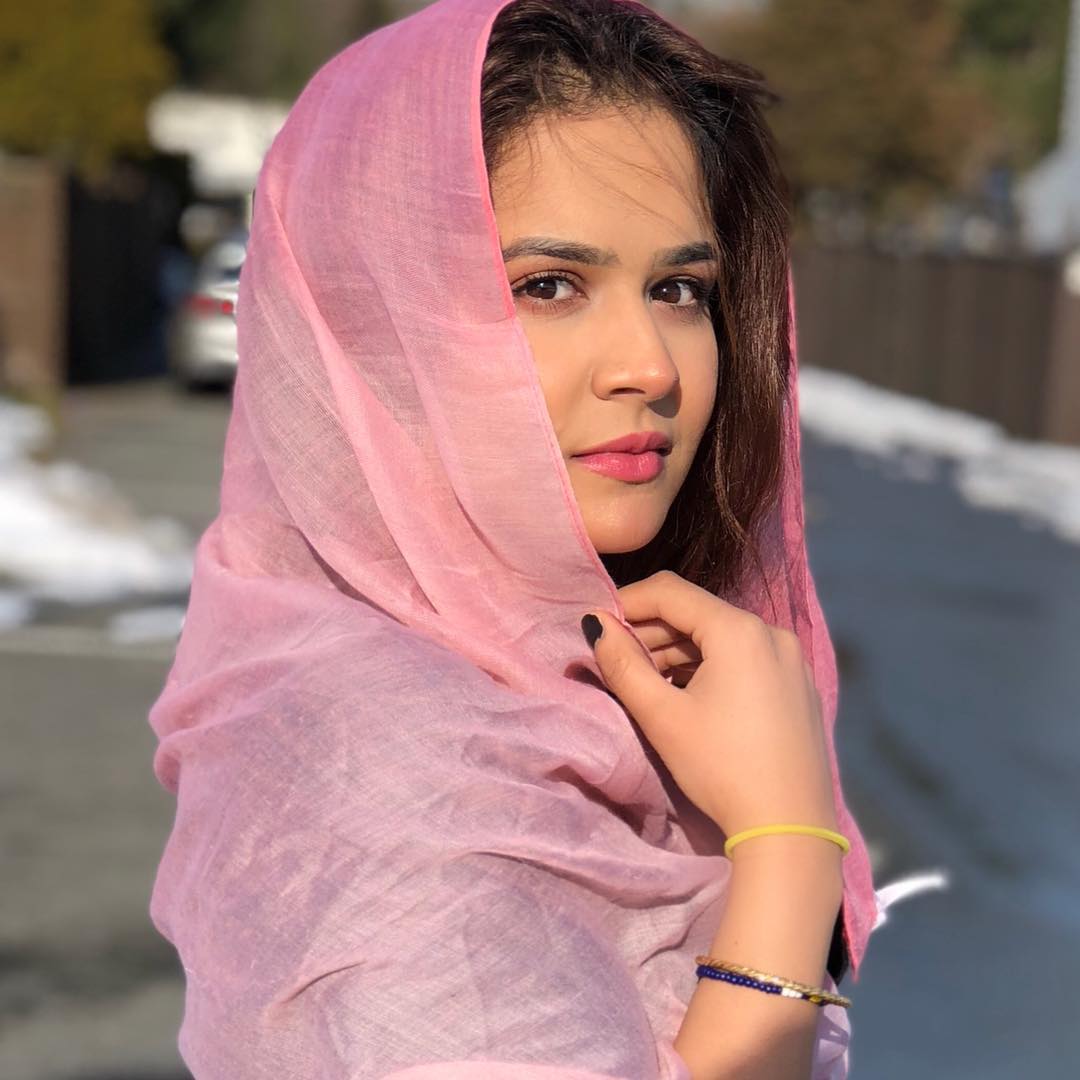 Roopi Gill - 1080x1080 Wallpaper - teahub.io