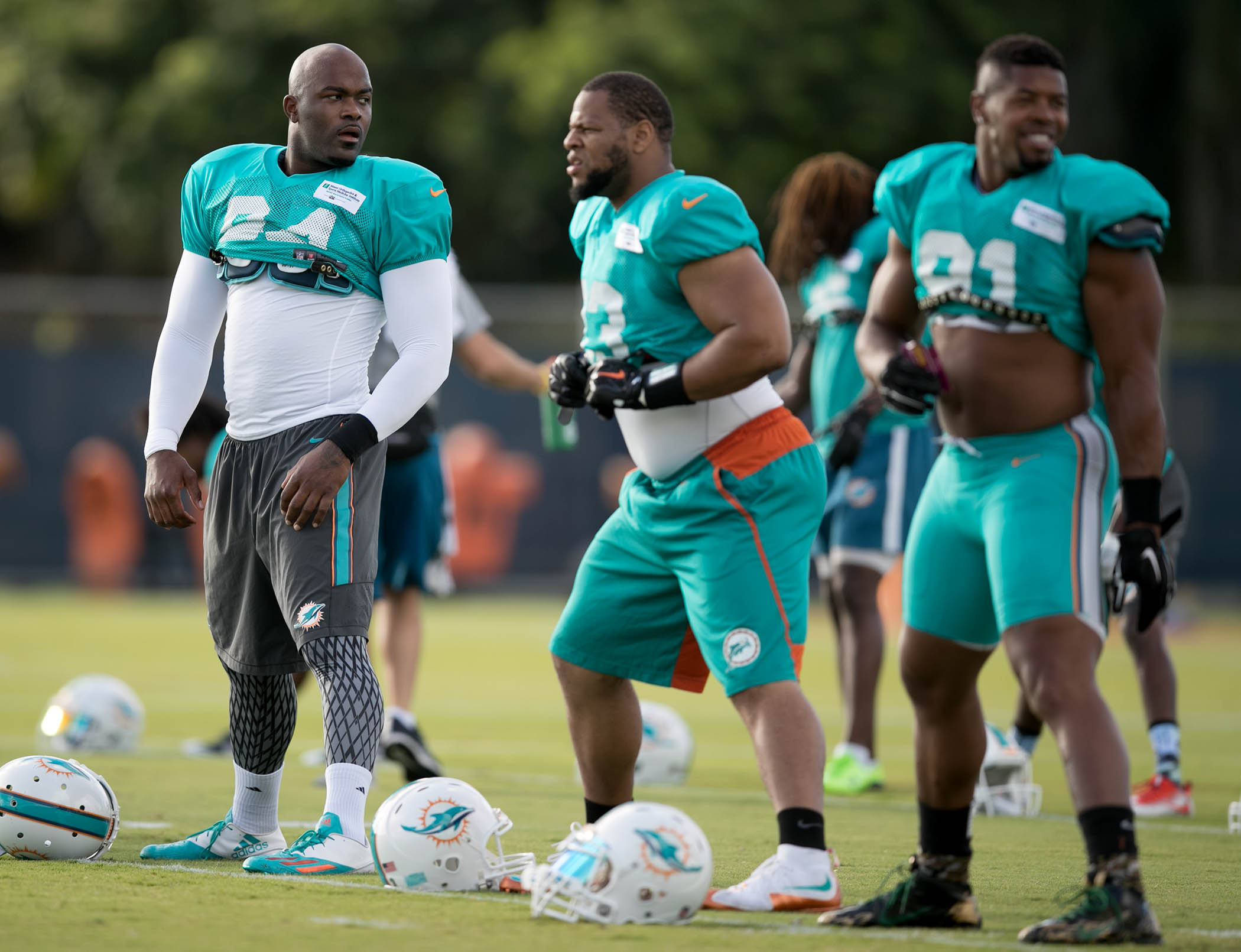 Miami Dolphins Defensive End Mario Williams , Miami - Cameron Wake Ndamukong Suh - 2100x1611 ...
