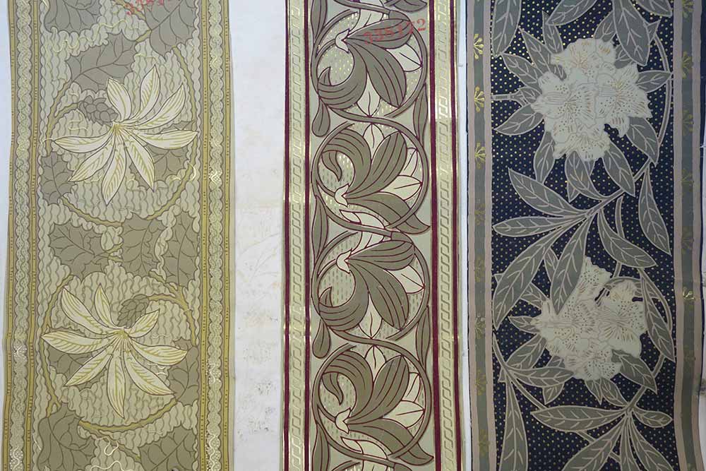 A Set Of Three Different Wallpaper Borders, Each With - Motif ...