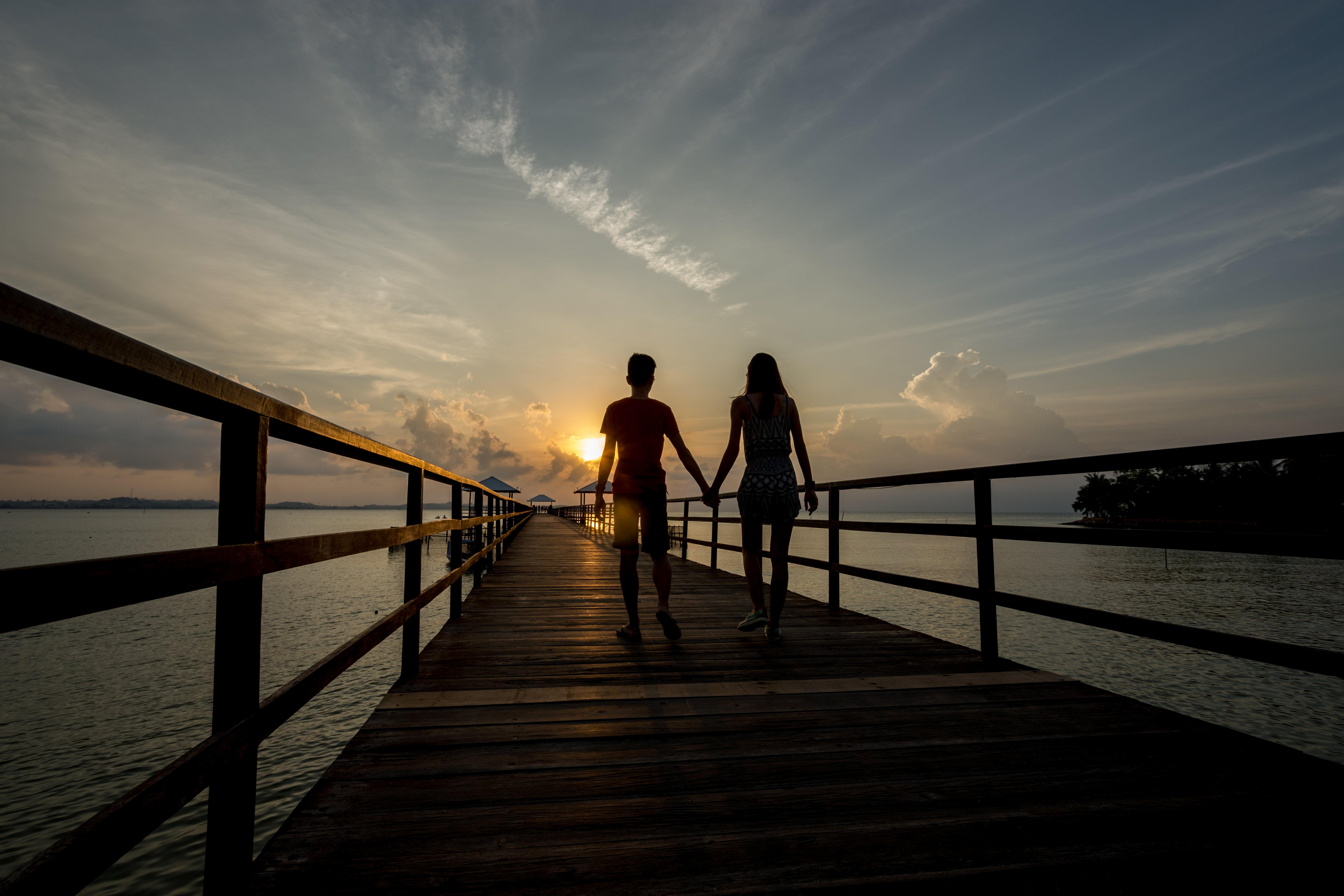 Holding Hands Wallpaper - Boardwalk - 6000x4000 Wallpaper - teahub.io