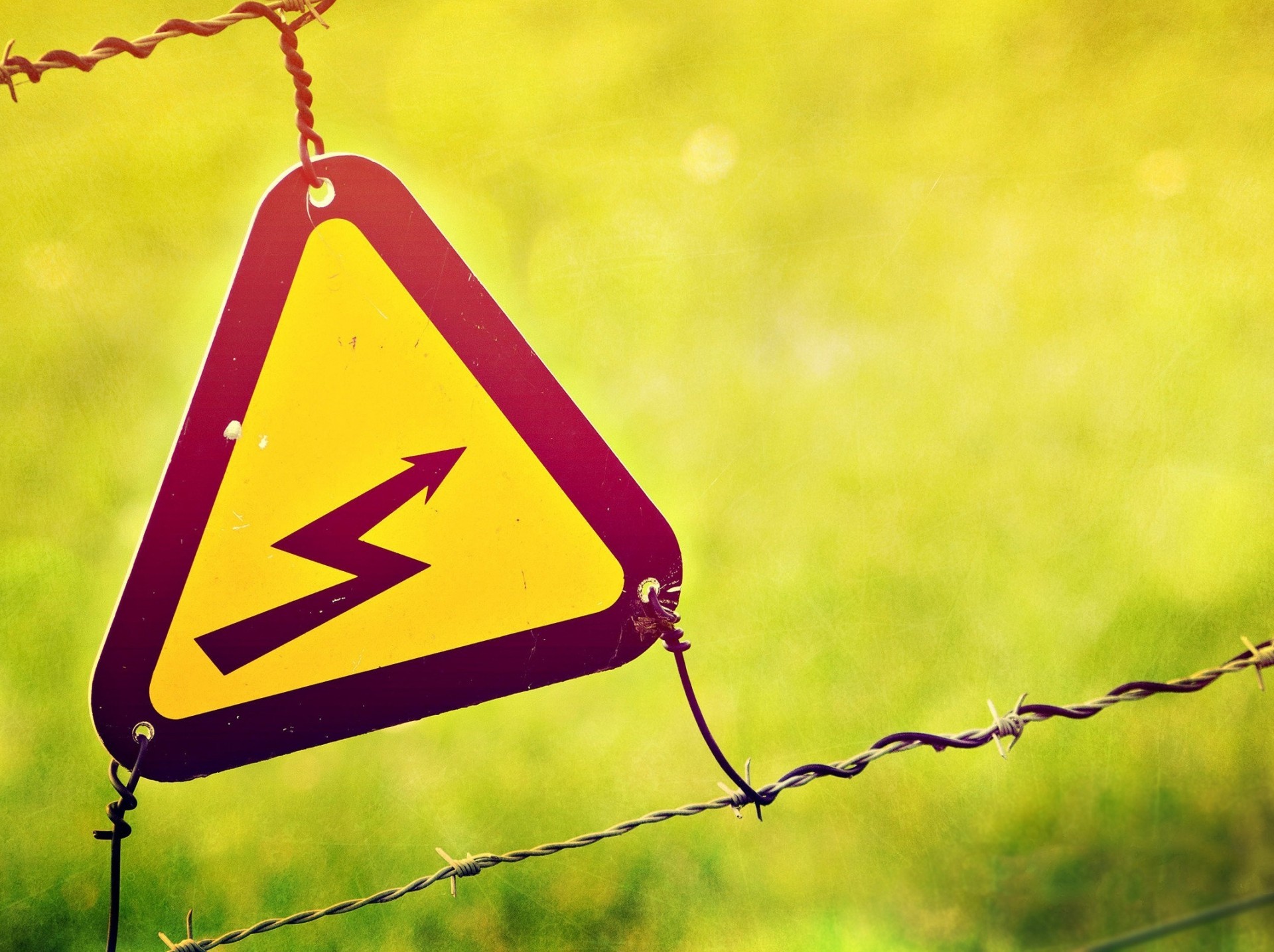 Razor Barbed Wires, Danger - Electric Shock - 1920x1435 Wallpaper ...