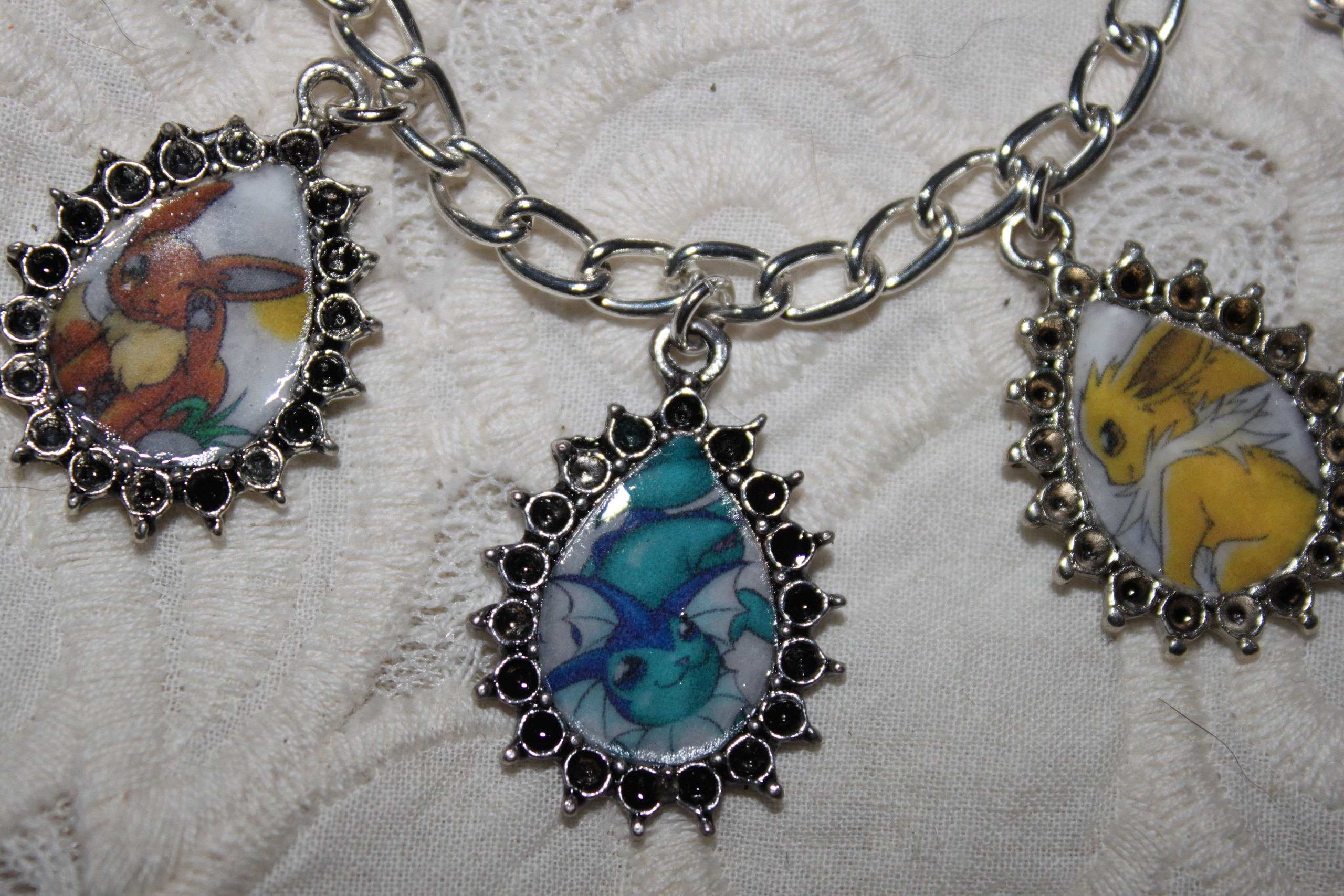 Eevee Evolutions Charm Bracelet - Eevee - 2560x1707 Wallpaper - teahub.io