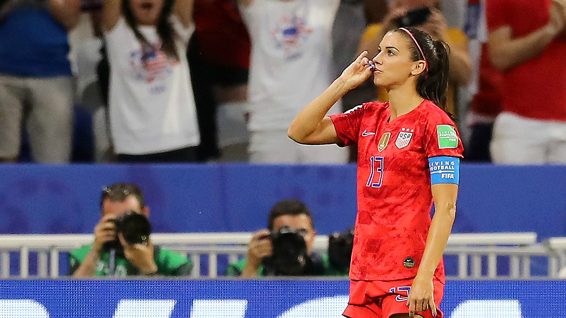 Alex Morgan Drinking Tea - 1920x1080 Wallpaper - teahub.io