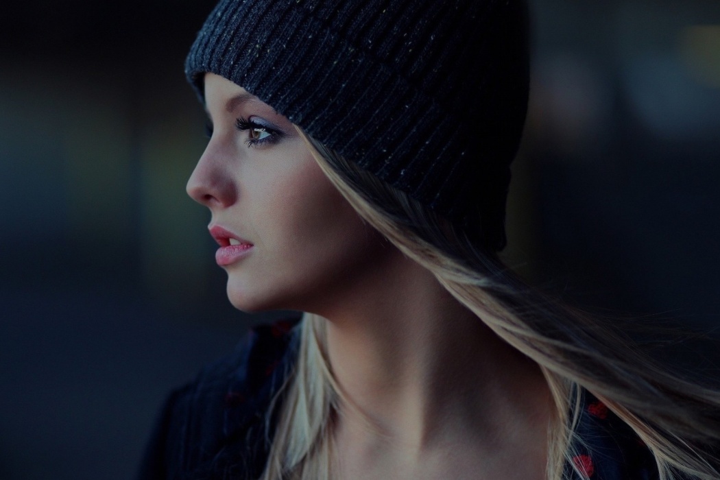 Beautiful Girl Side Face Look Portrait - Girl Side Face Hd - 1050x700 ...