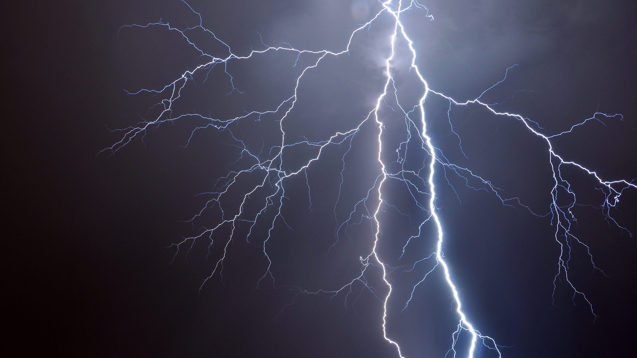 Lightning Strike Wallpaper - 2208x1242 Wallpaper - teahub.io