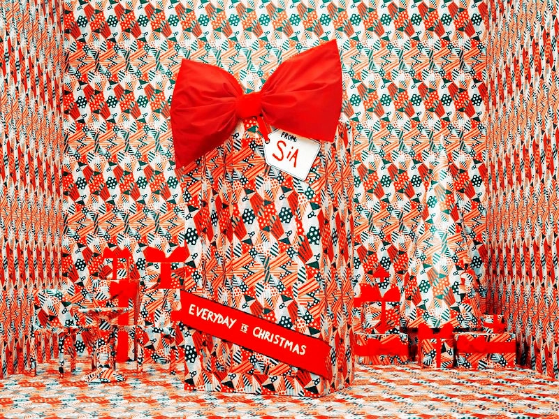 Everyday Is Christmas - Sia Everyday Is Christmas - 800x600 Wallpaper ...