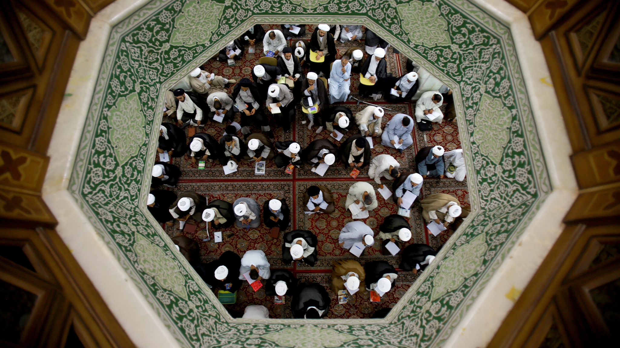 Saudi Arab Ka Chocolate Hd - 2048x1152 Wallpaper - teahub.io