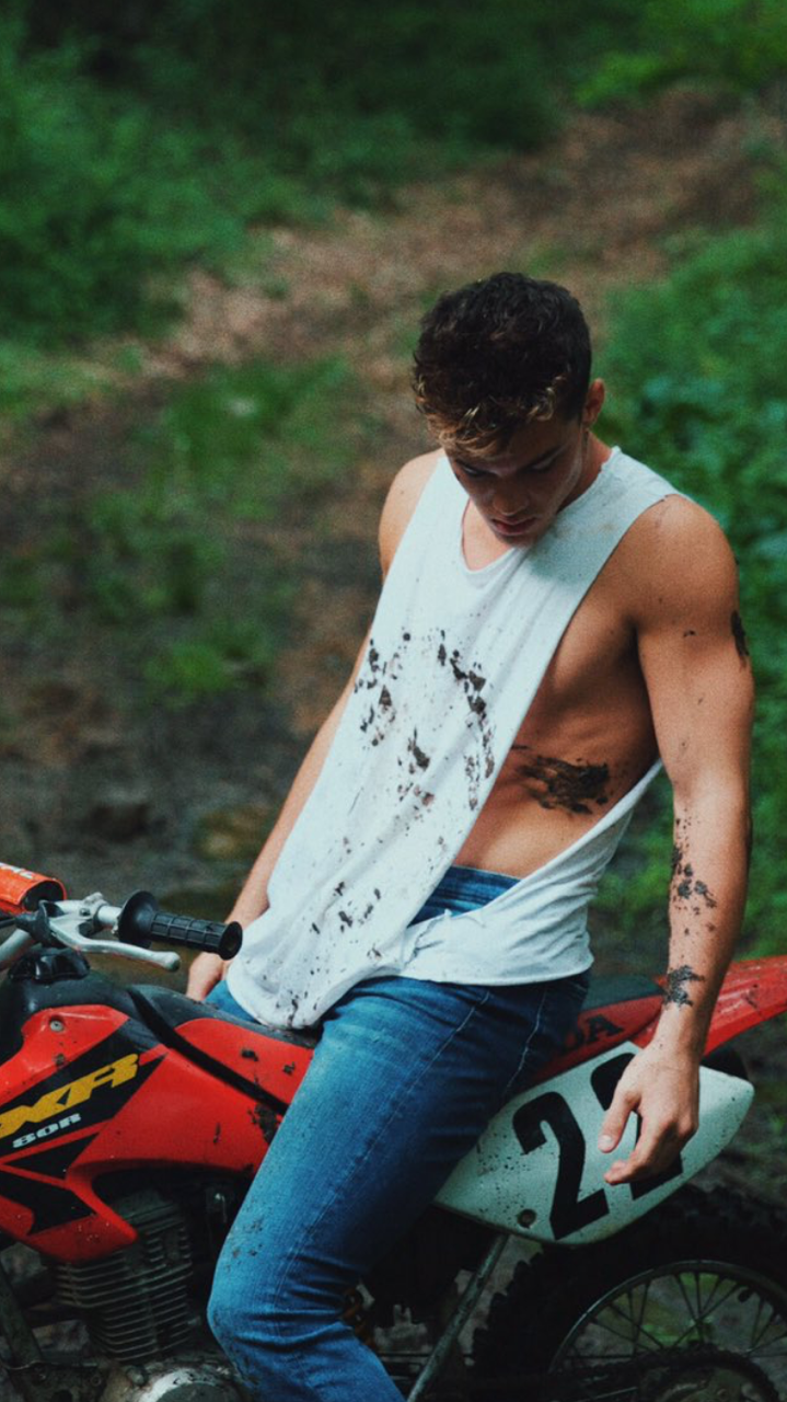 Grayson Dolan - 719x1280 Wallpaper - teahub.io