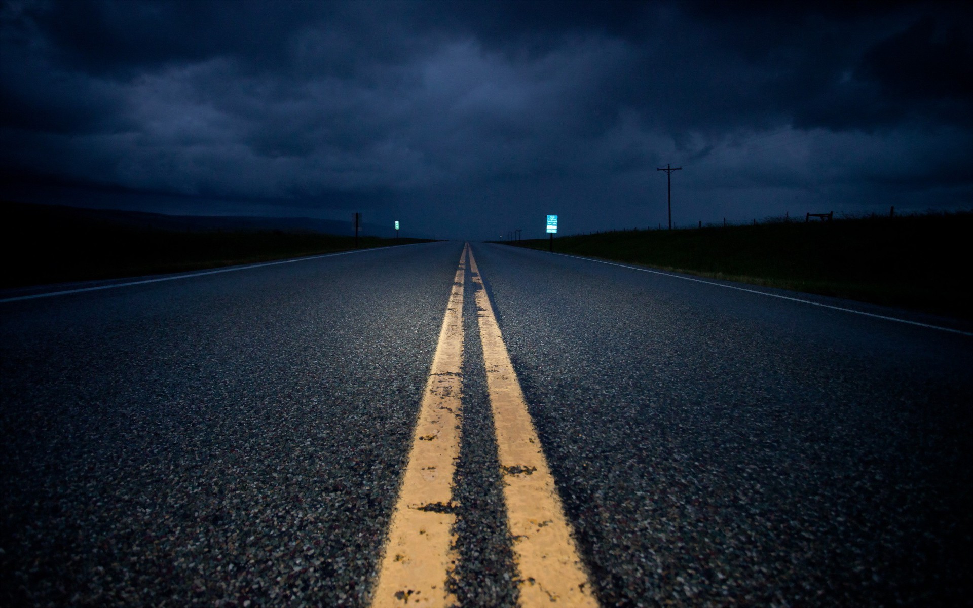 Dark Highway Hd Desktop Wallpaper - Road At Night - 1920x1200 Wallpaper ...