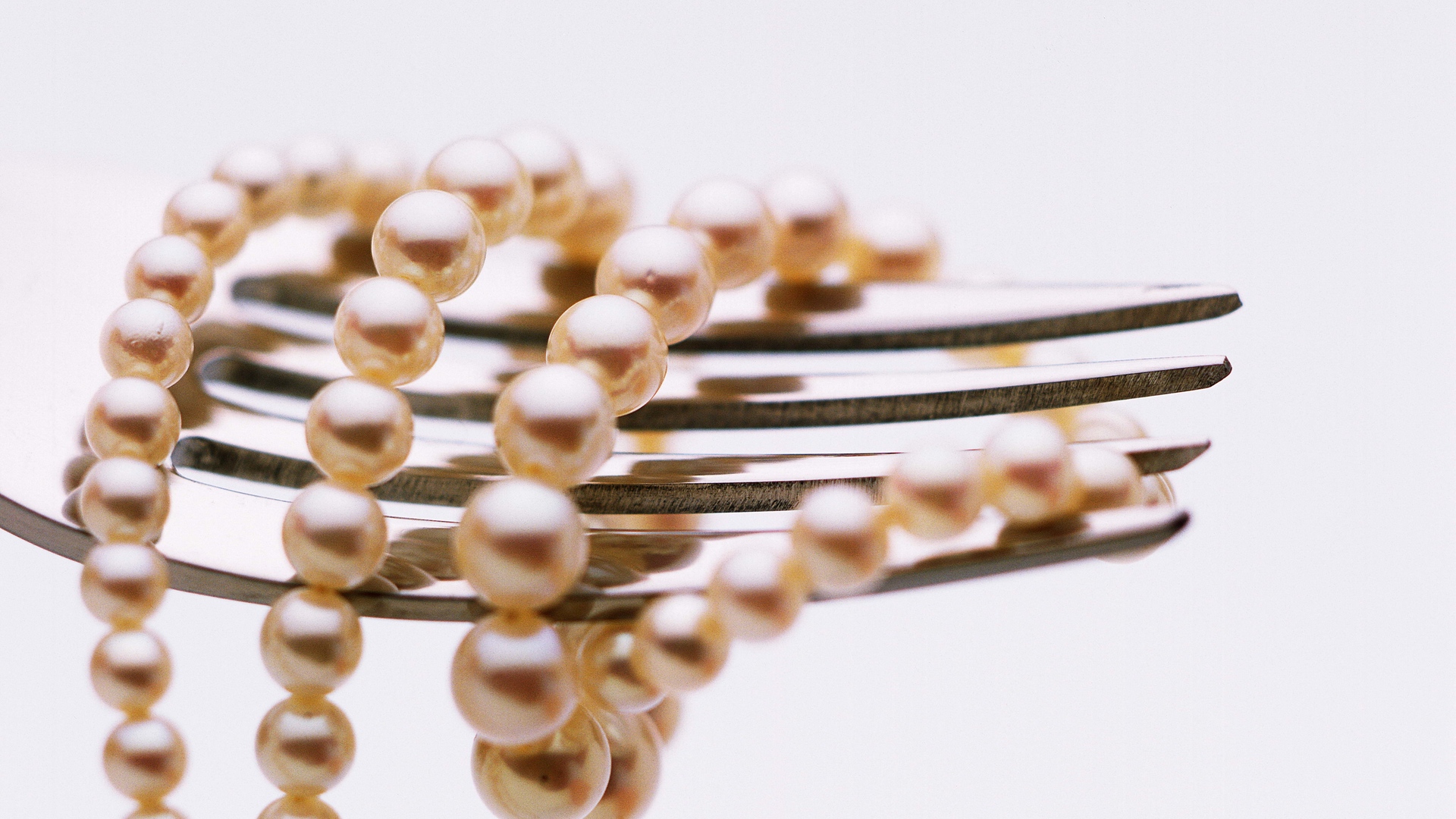 Wallpaper Pearl Necklace Fork Necklace 1920x1080 Wallpaper