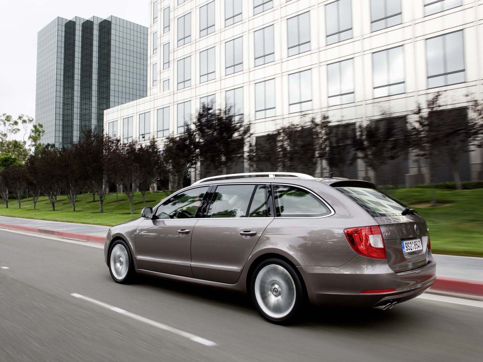 Desktop Wallpapers Free Skoda Superb Combi - Skoda Superb Break ...