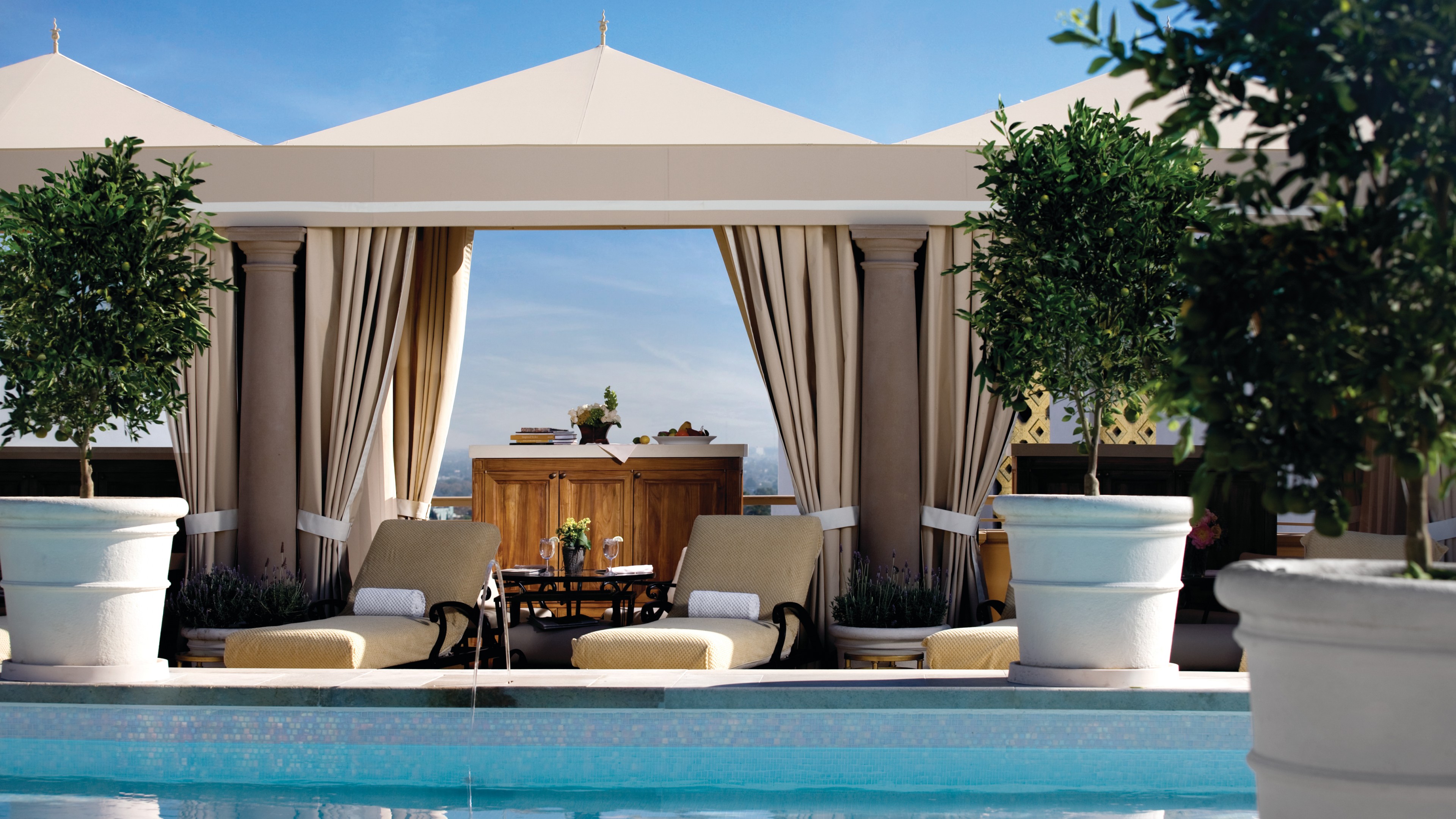 Rooftop Pool Cabana - 3840x2160 Wallpaper - teahub.io