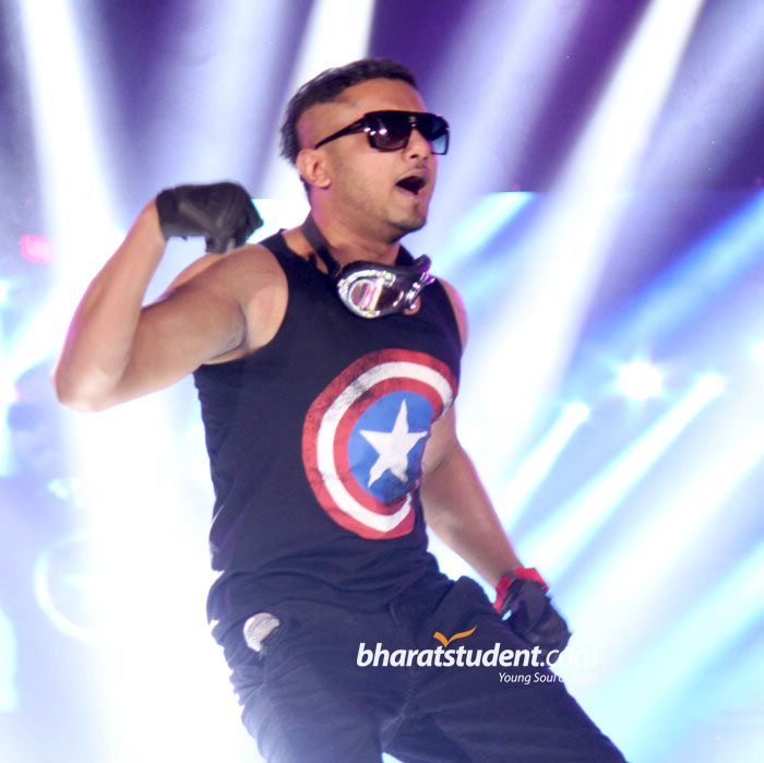 Yo Yo Honey Singh Concert - Yo Yo Honey Singh At Concernt - 700x699 ...