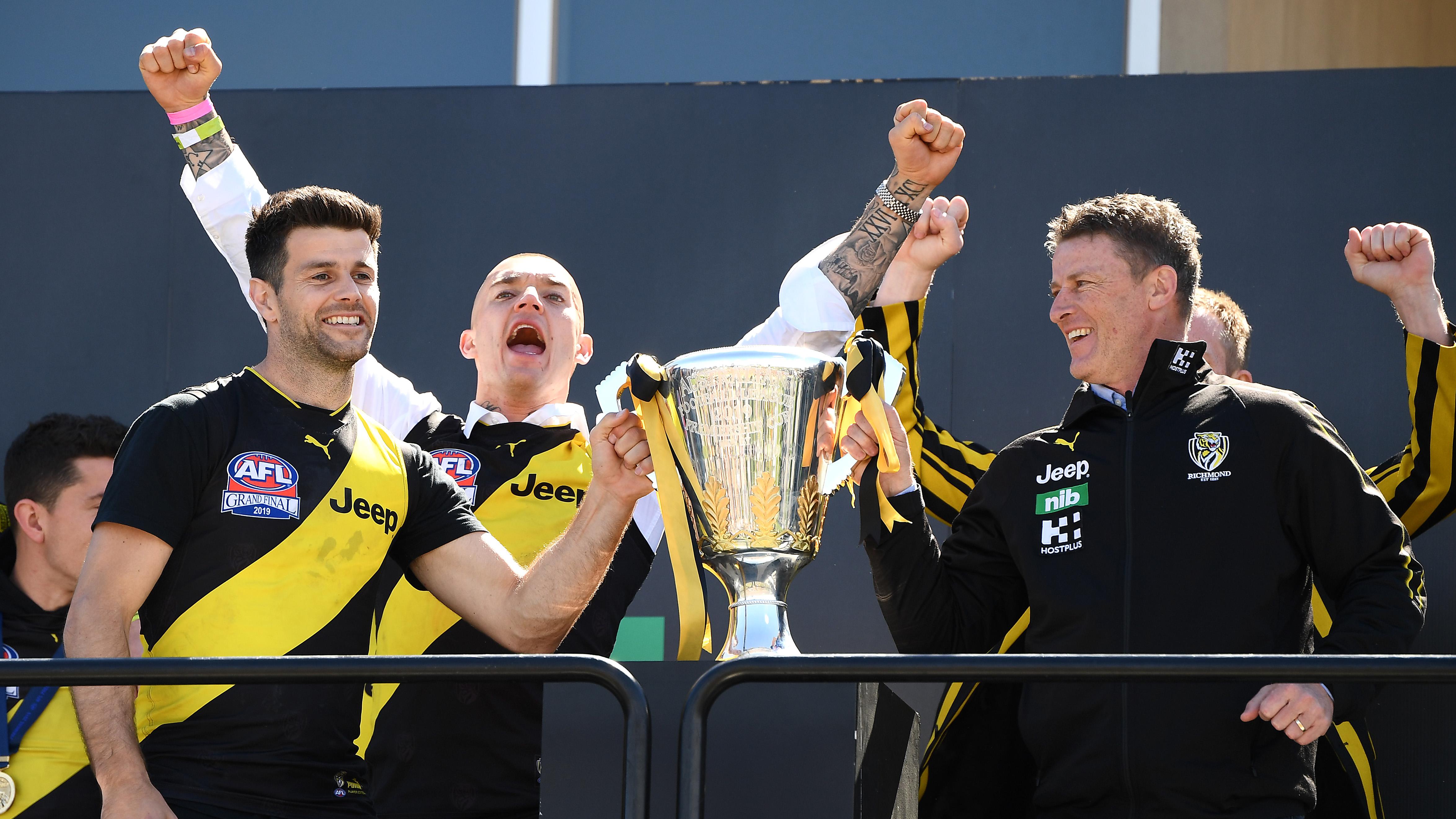 Dustin Martin Celebrates Behind Tigers Head Coach Damien - Trent ...