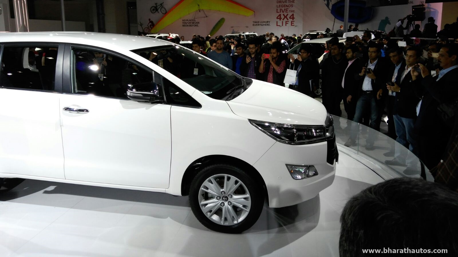 Toyota Innova Crysta 2016 Auto Expo - Auto Show - 1600x900 Wallpaper ...