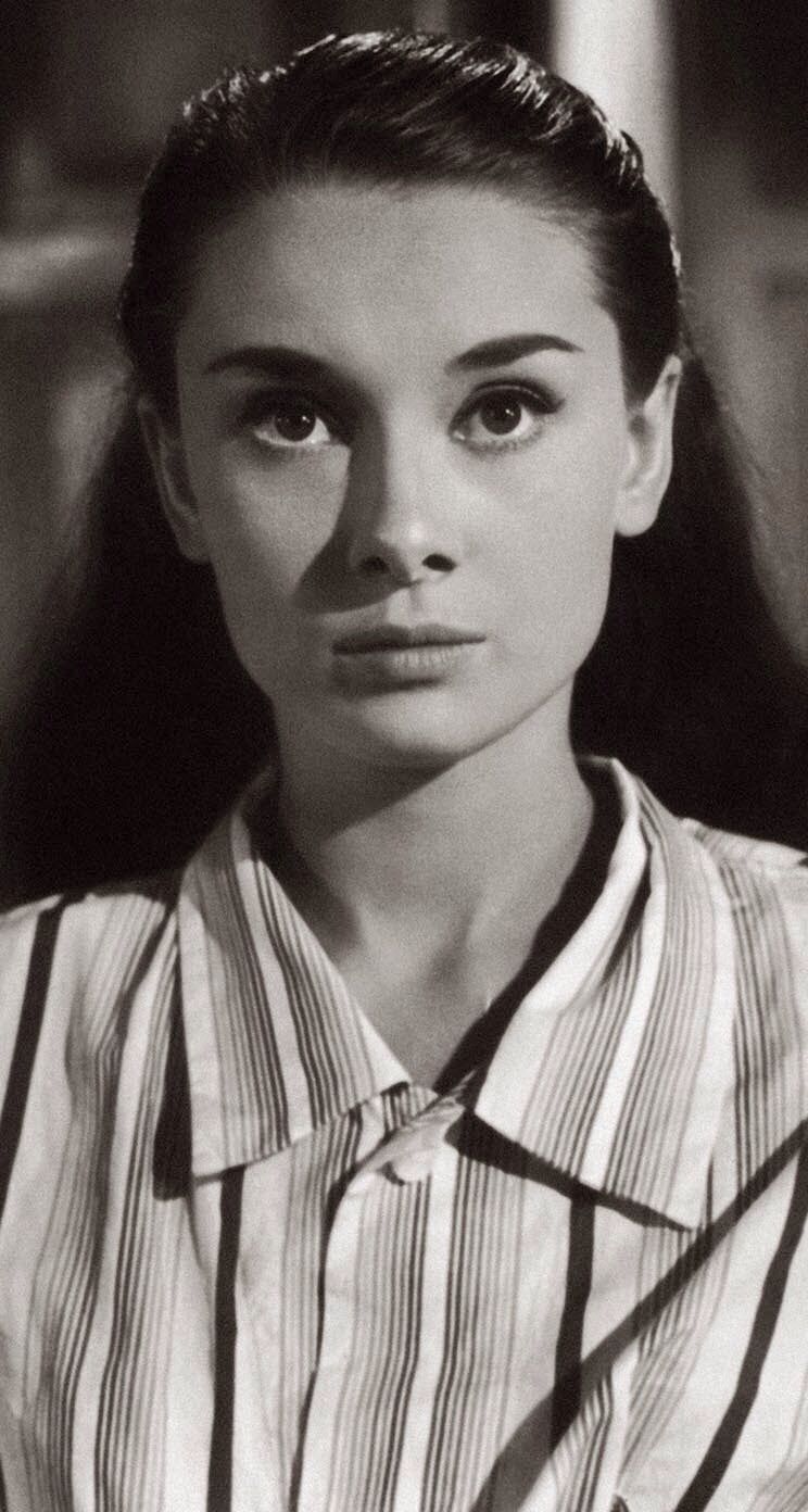 Audrey Hepburn Roman Holiday Pajamas - 744x1392 Wallpaper - teahub.io