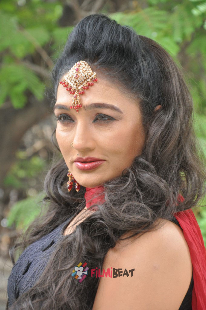 Ramya Sri Photos - Bold Ramya Sri - 680x1023 Wallpaper - teahub.io